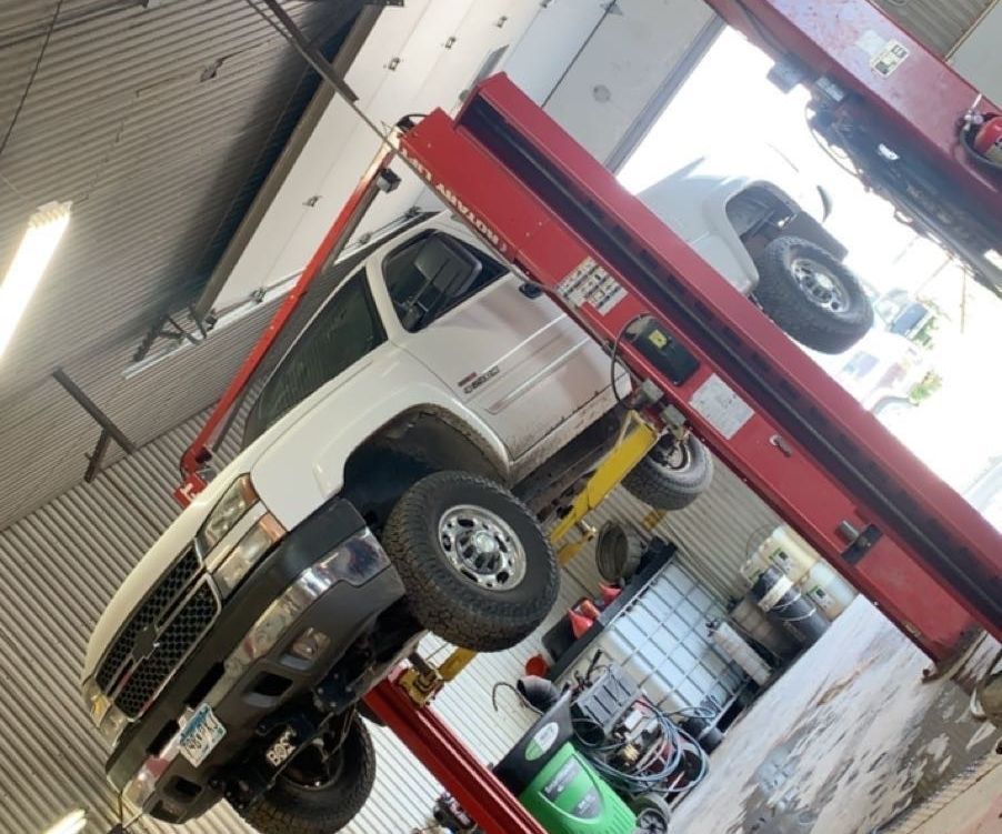 How to Change Engine Oil in a Vehicle : 4 Steps - Instructables