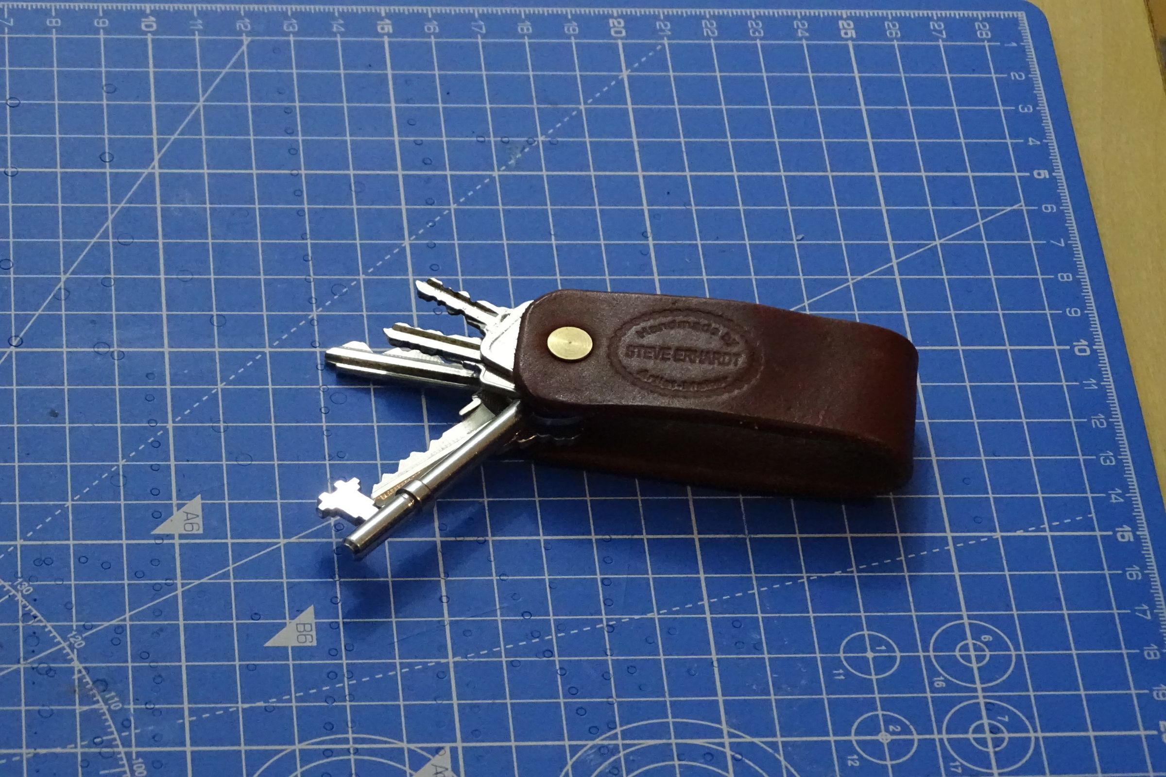 Making a Swivel Key Ring / Key Fob for Less Than $5 : 6 Steps (with ...
