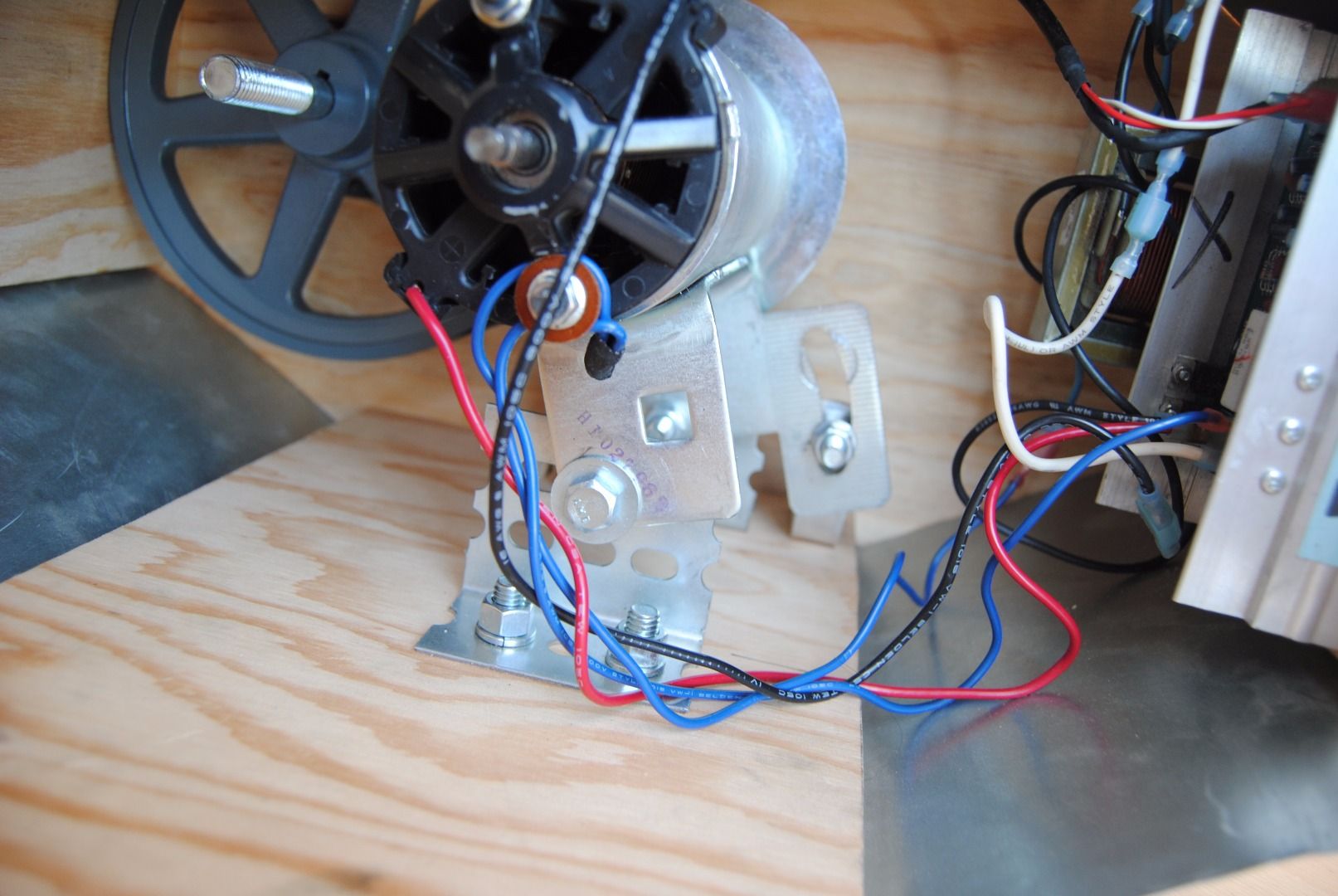 Potter's Wheel: Treadmill Motor : 5 Steps (with Pictures) - Instructables
