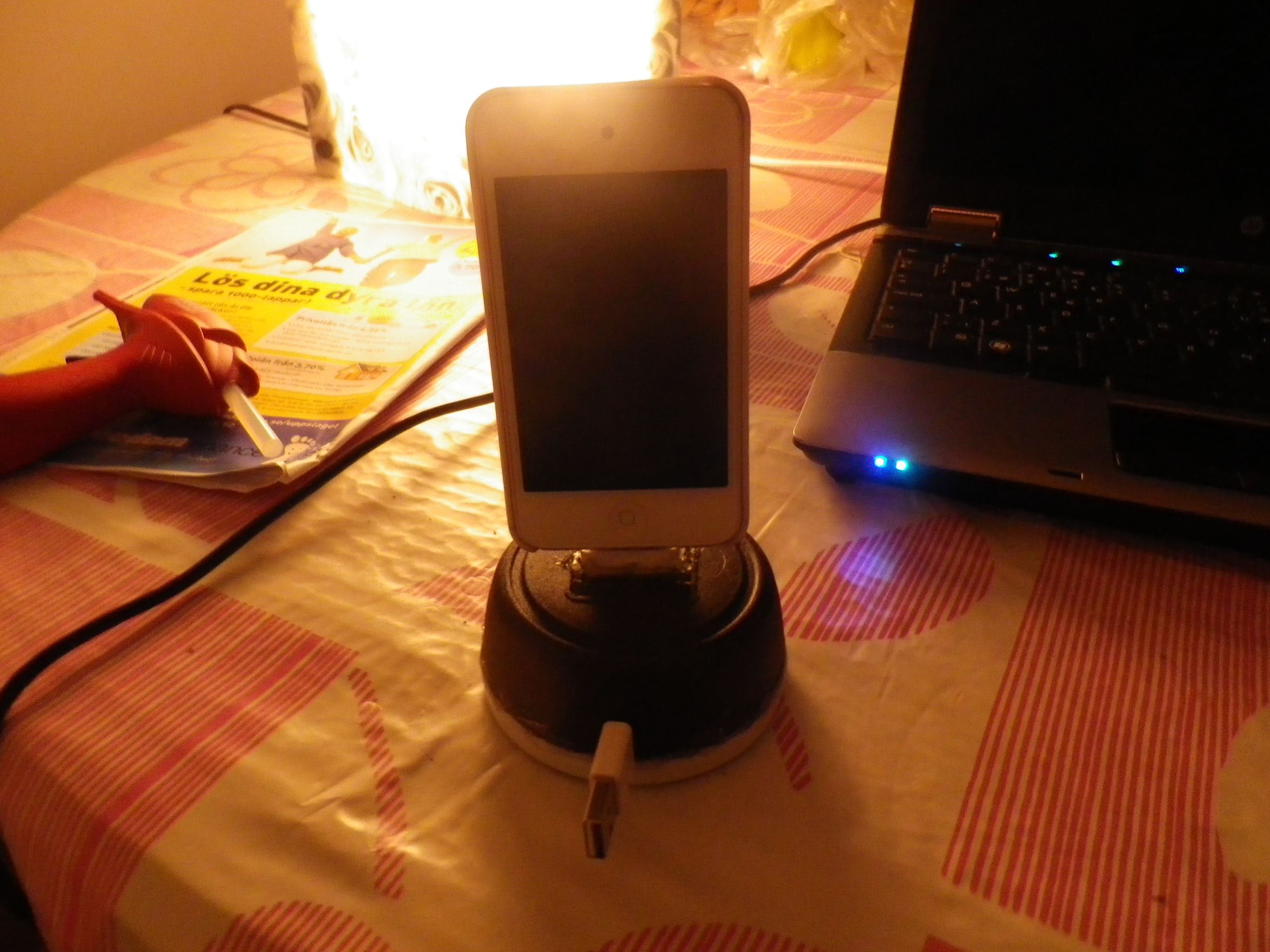 How to Create Ipod Touch/iphone Dock Easy : 3 Steps - Instructables