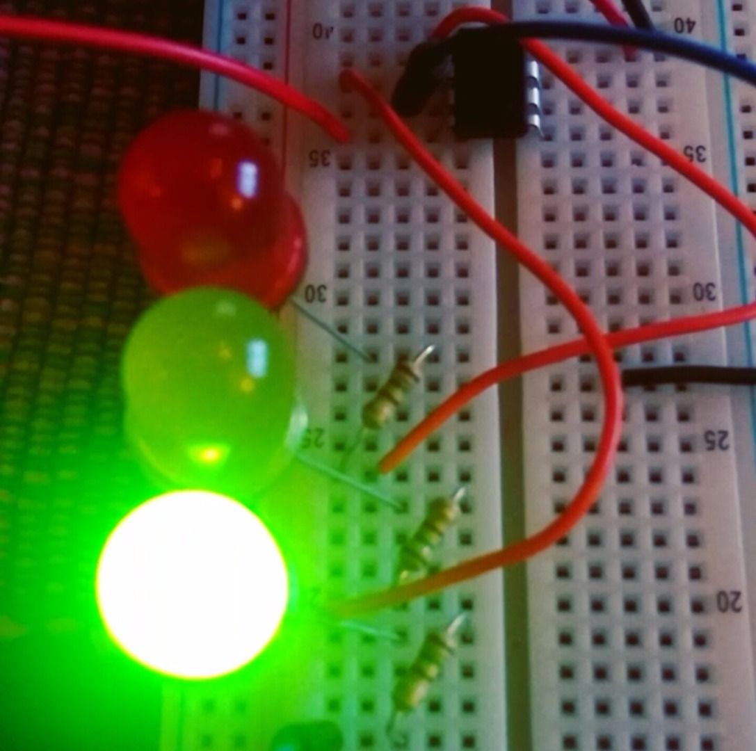 ATtiny85 Toy Traffic Light : 5 Steps - Instructables
