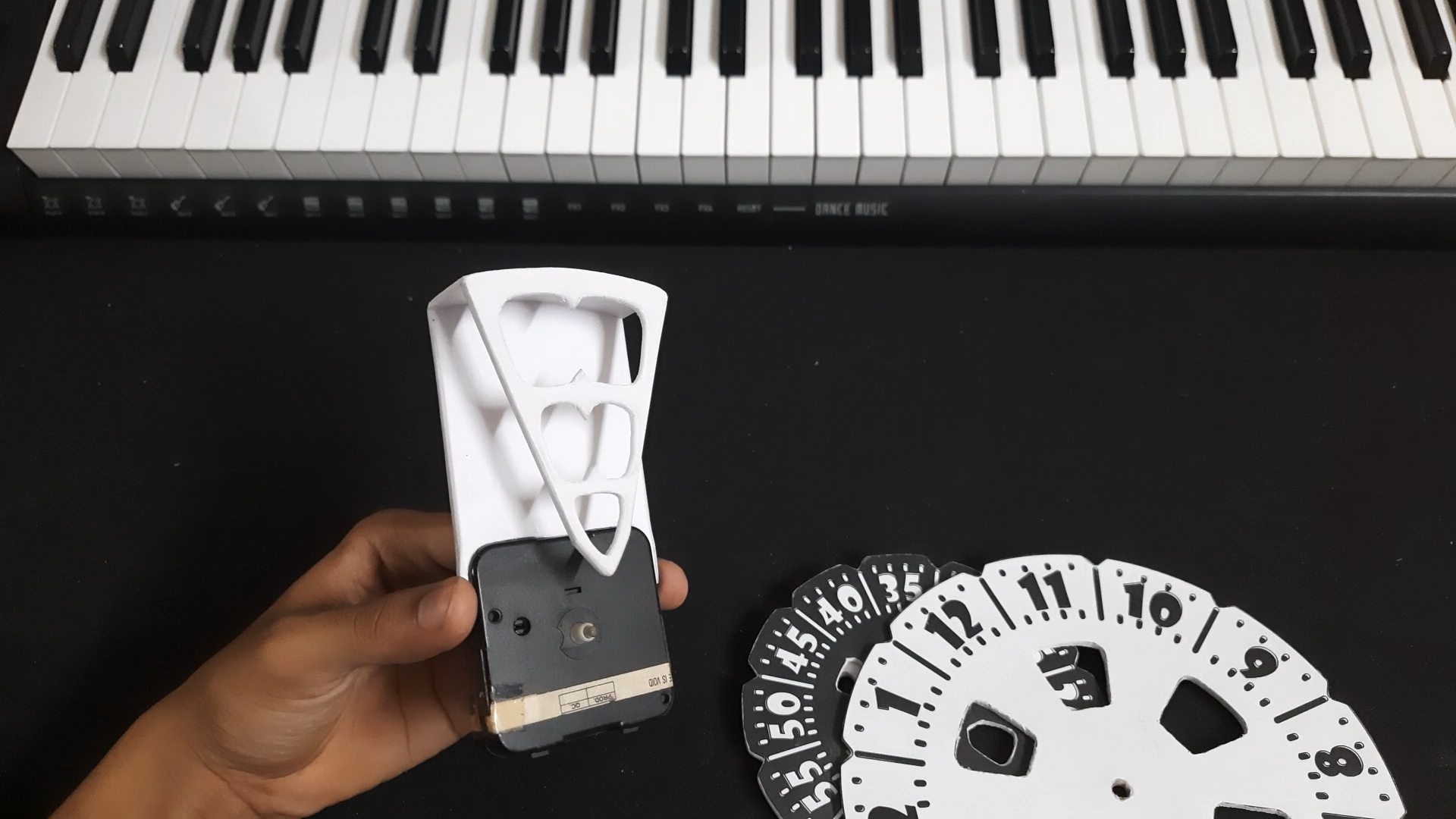 How to Make a Clock That Tells Time With a Twist...? : 8 Steps (with ...