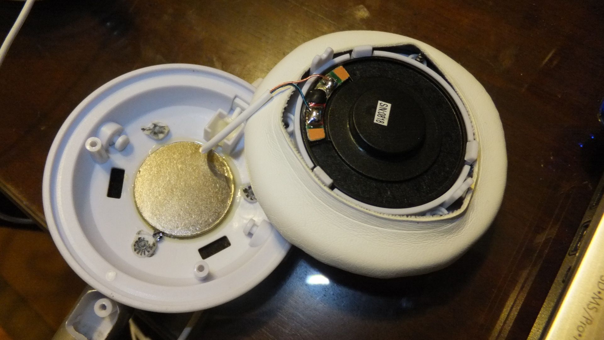 Simple Headphone Super-Bass Mod : 3 Steps - Instructables