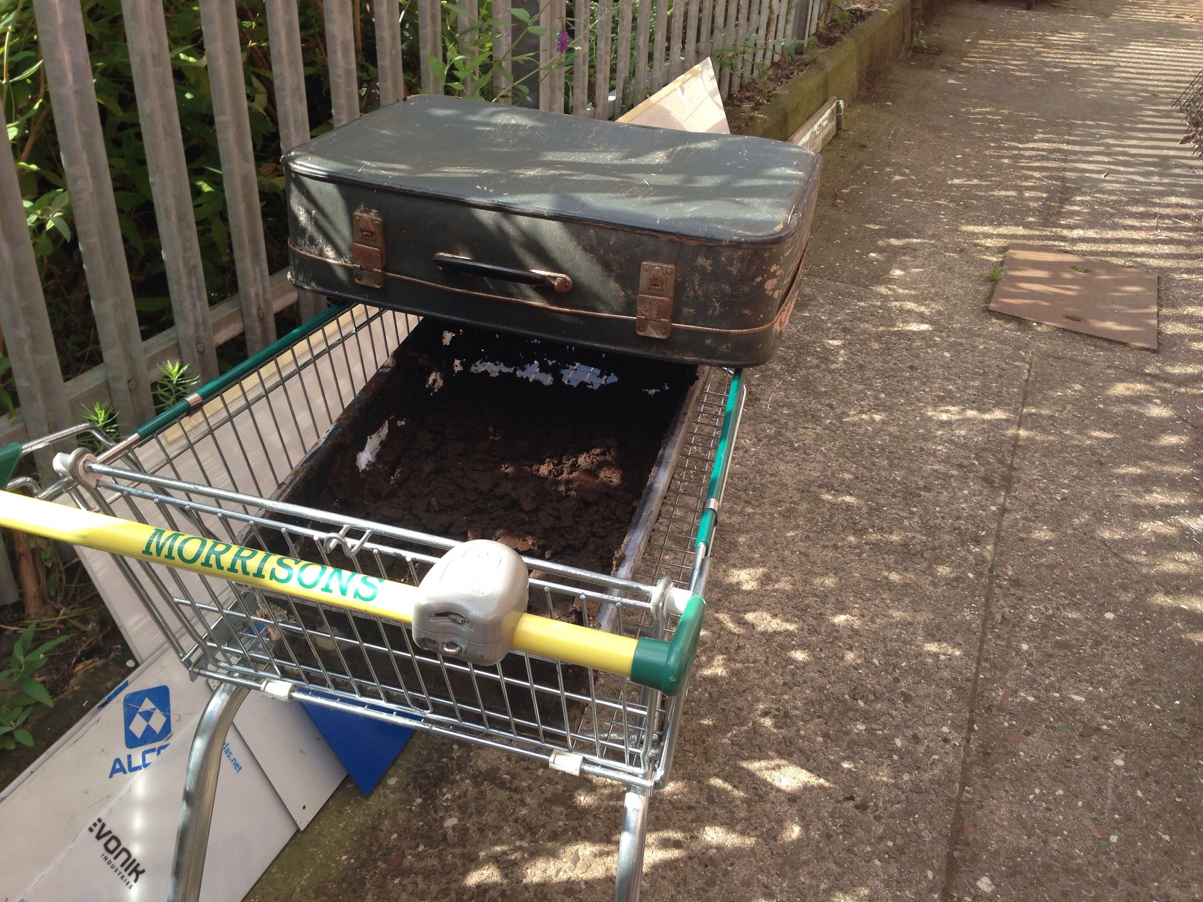 Make or Upgrade a Worm Composter : 4 Steps (with Pictures) - Instructables