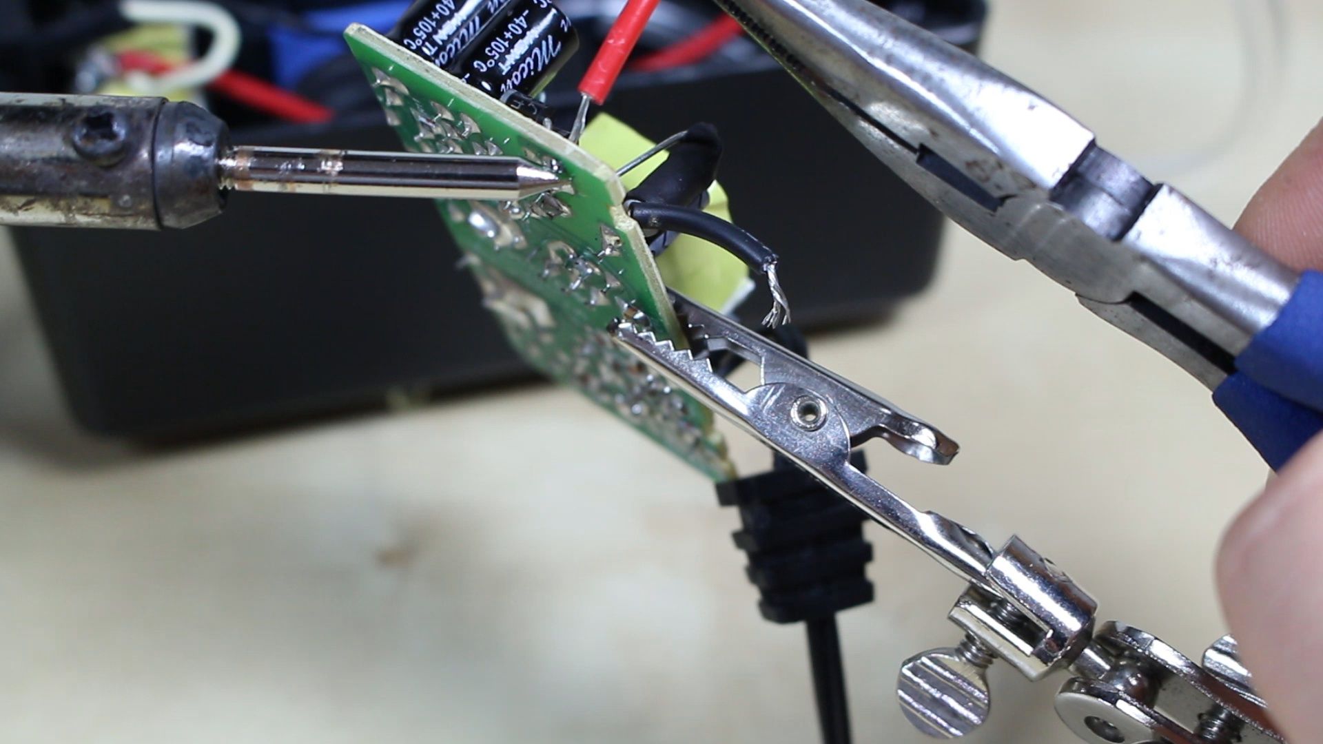 DIY GLOWING BUBBLE LIGHT - How to Make Your Own Futuristic Desk Light ...