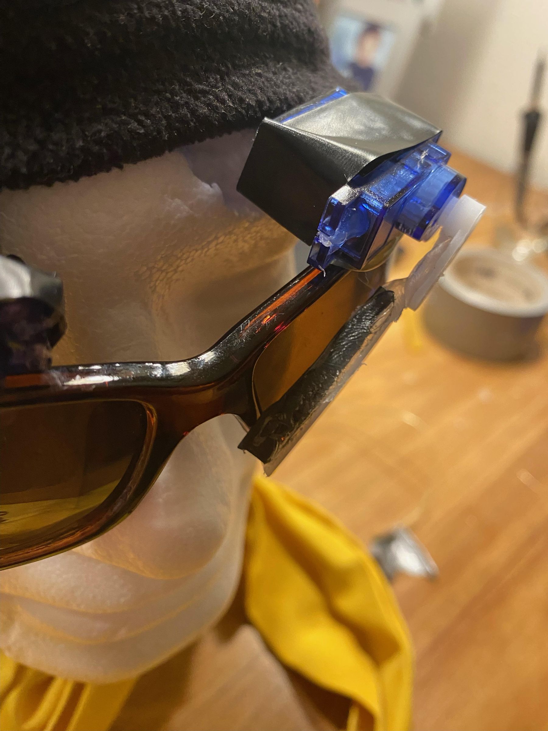 Een Bril Met Ruitenwissers : 8 Steps - Instructables