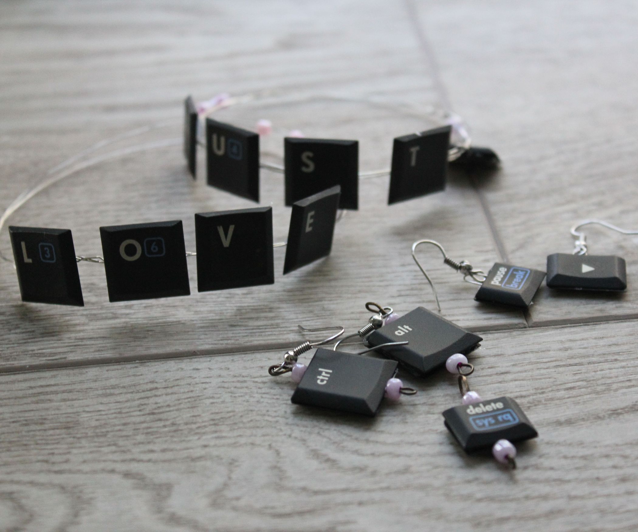 Computer Keyboard Jewelry : 7 Steps (with Pictures) - Instructables