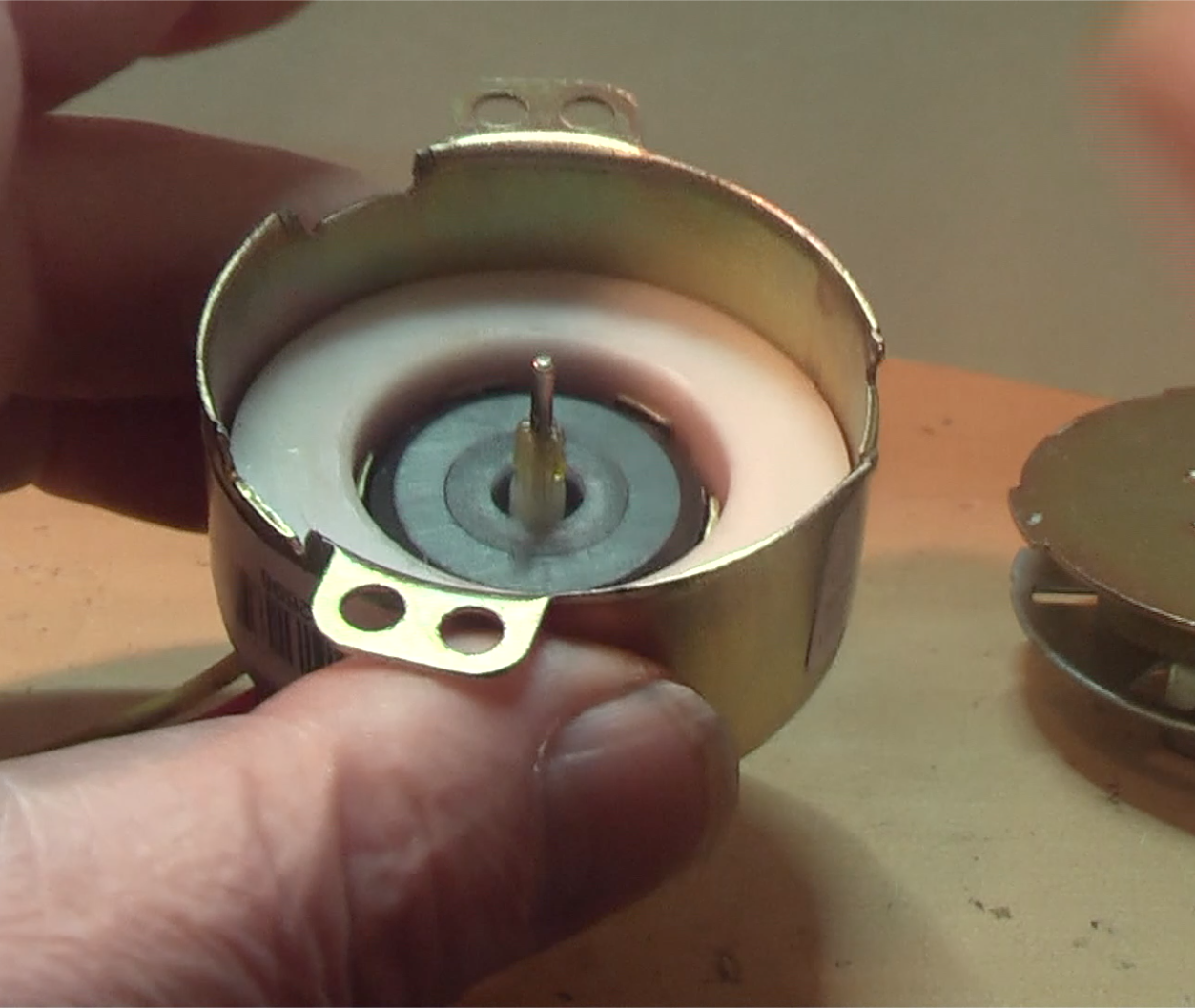 Double Spin Solar Pendulum : 4 Steps (with Pictures) - Instructables