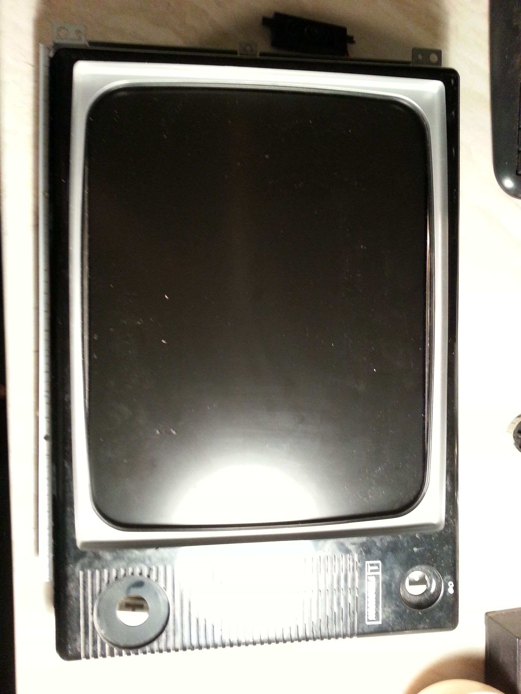 Upcycle a 70s TV Into a Monitor : 3 Steps - Instructables