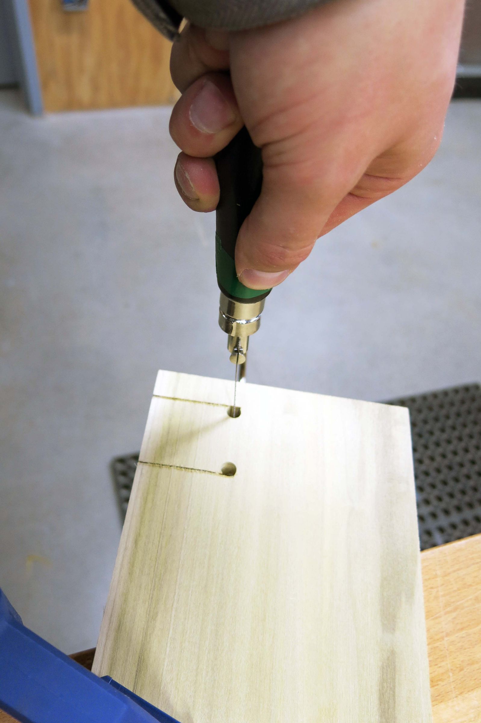 Work/Play TV Tray : 8 Steps (with Pictures) - Instructables
