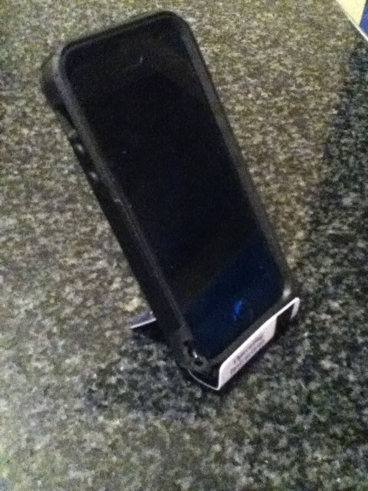 Hotel Key Card Phone Stand : 5 Steps - Instructables