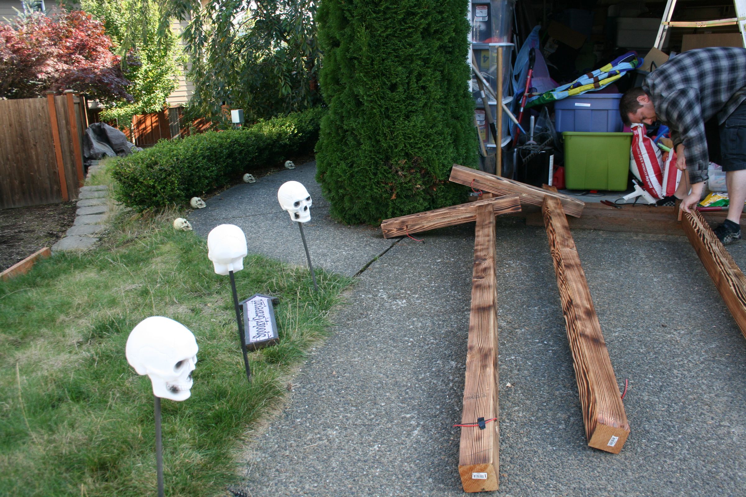 Haunted Walkway Lantern Posts : 7 Steps (with Pictures) - Instructables
