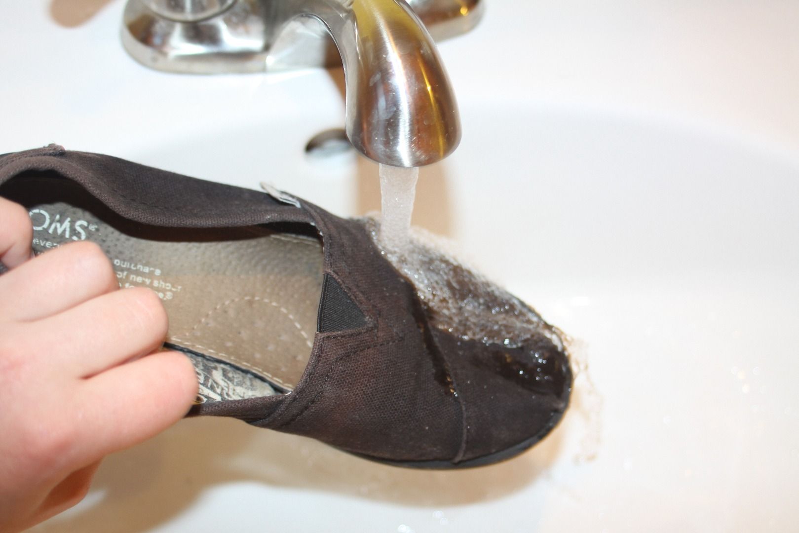 How to Make Any Shoe Waterproof! : 4 Steps (with Pictures) - Instructables