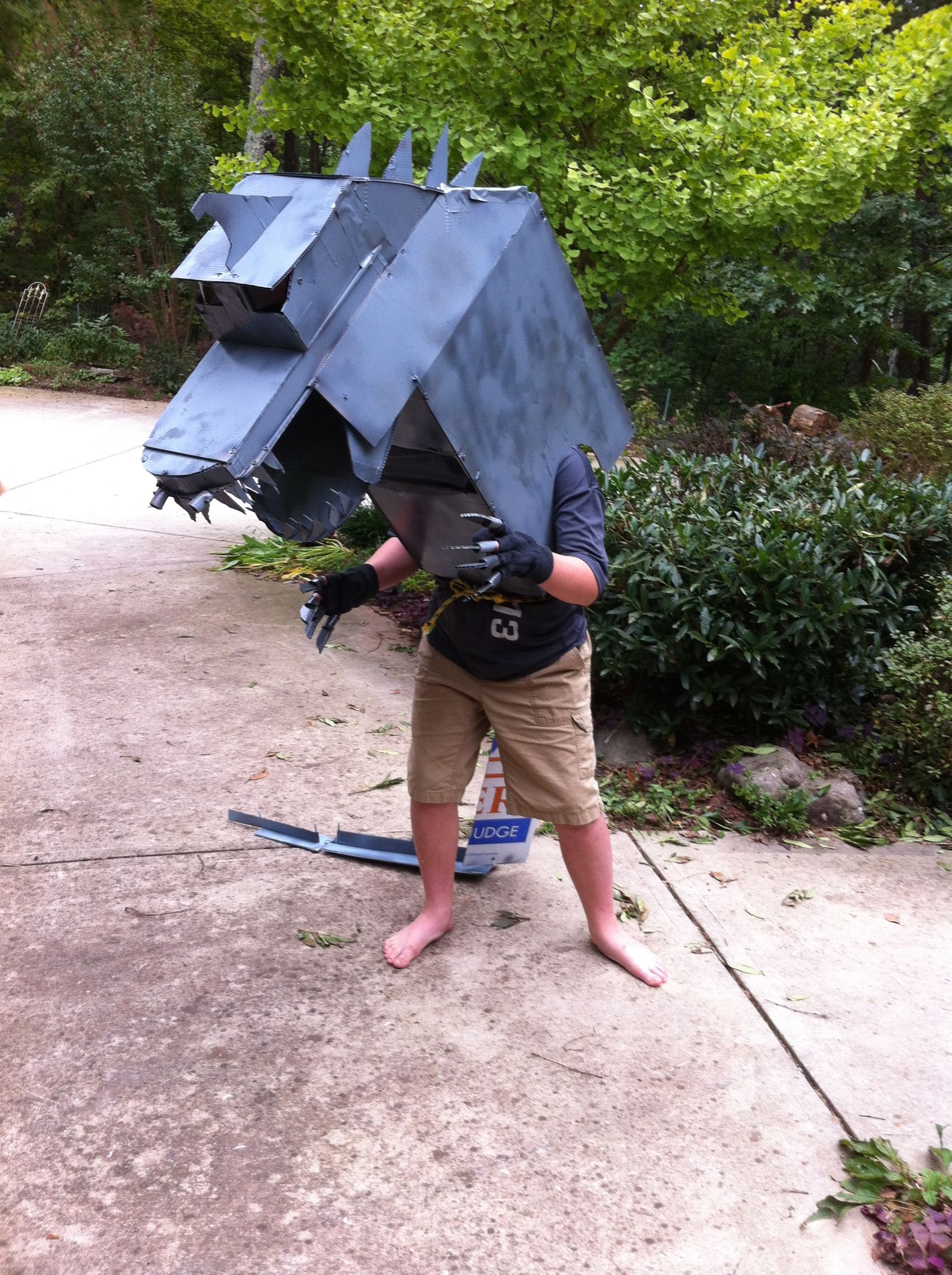 Mechagodzilla Costume : 4 Steps - Instructables