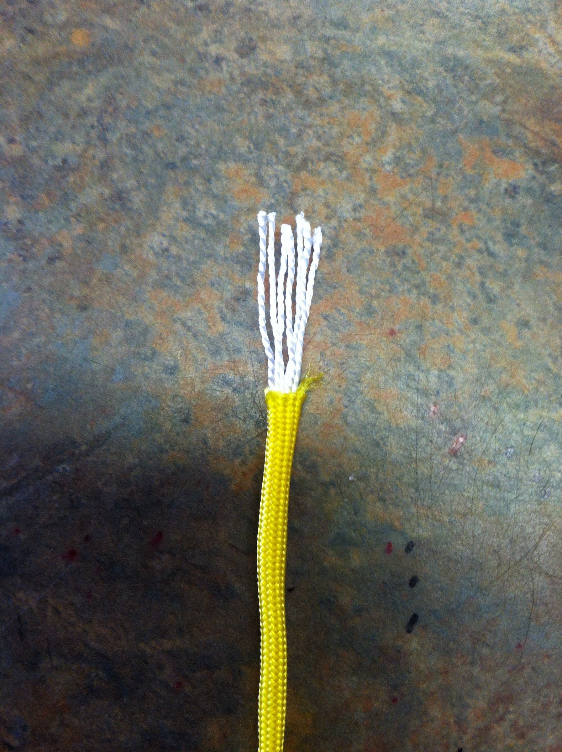 2 Color Paracord Bracelet (Tutorial) : 7 Steps - Instructables