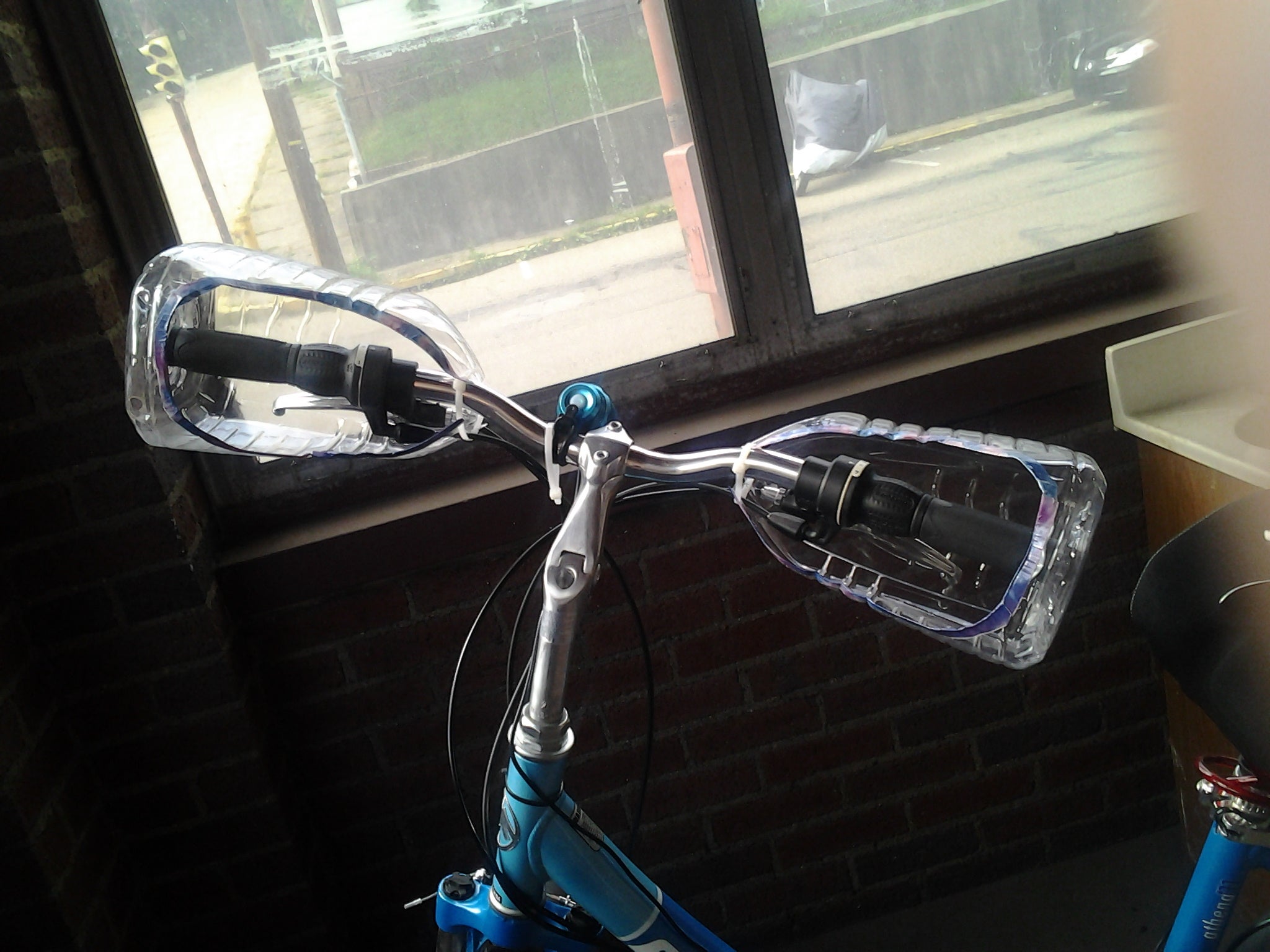 Bike Wind Guards for Your Hands : 4 Steps (with Pictures) - Instructables