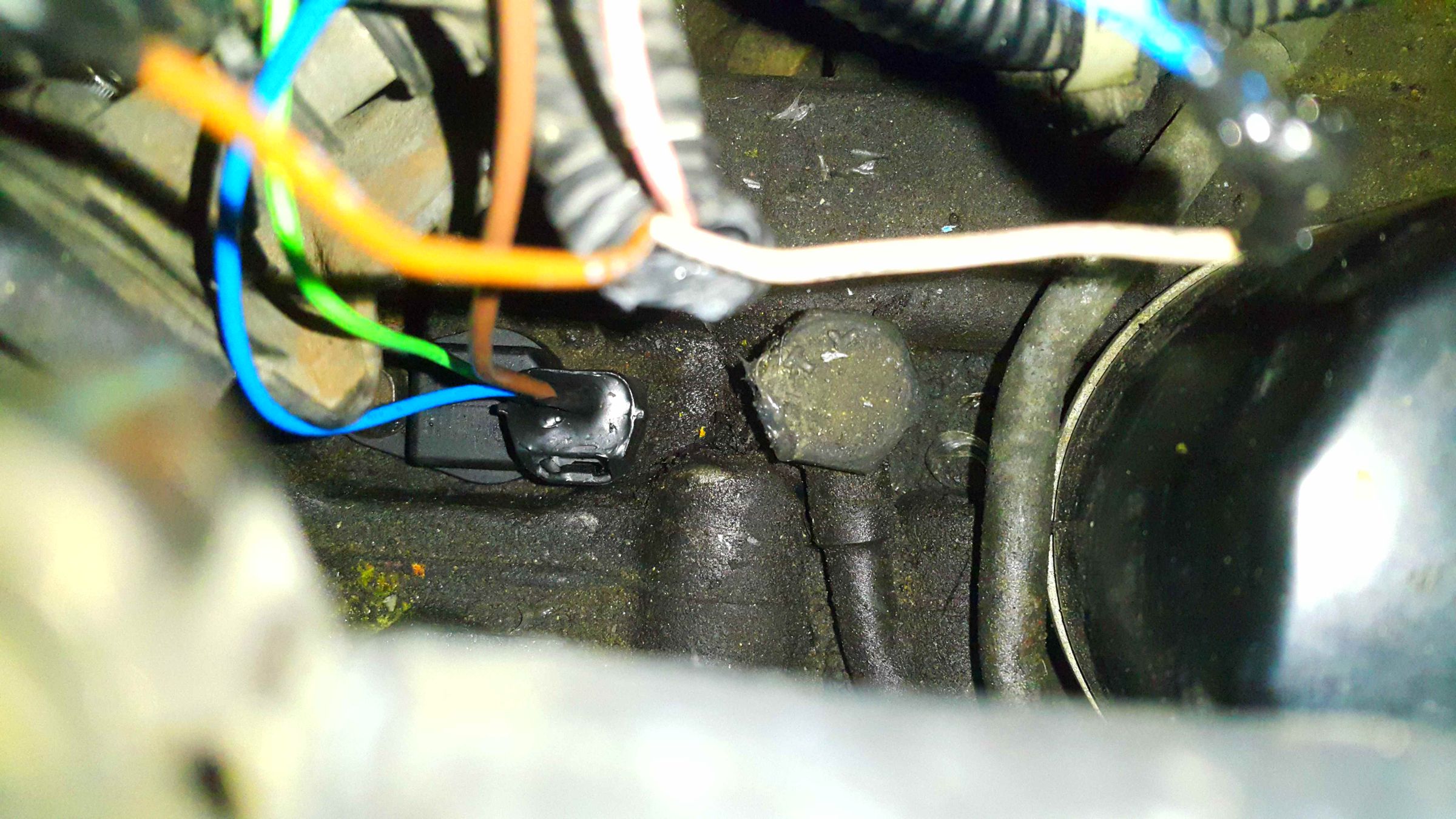Replacing Transmission Speed Sensors (Hyundai Trajet 2000). : 5 Steps ...