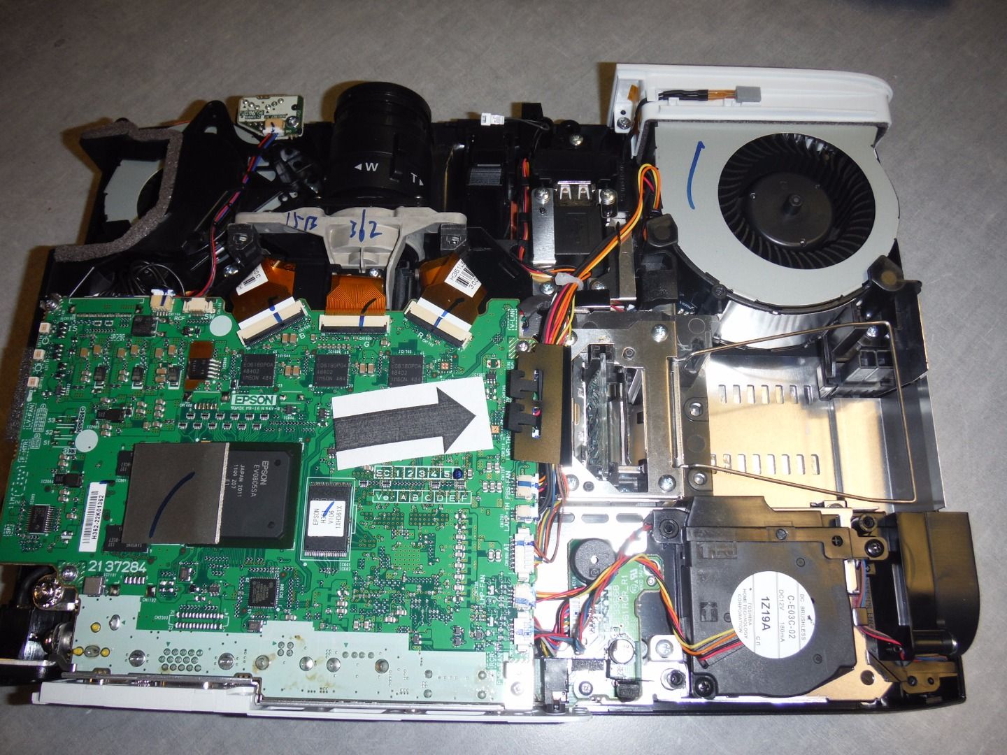 Epson 1770W LCD Projector Overheating? Repair It! : 8 Steps (with ...