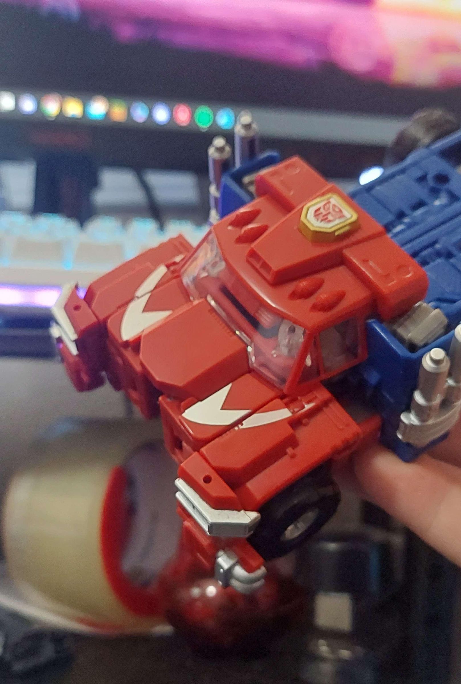 How to Convert Legacy Armada Optimus Prime From Core Robot to Truck and ...