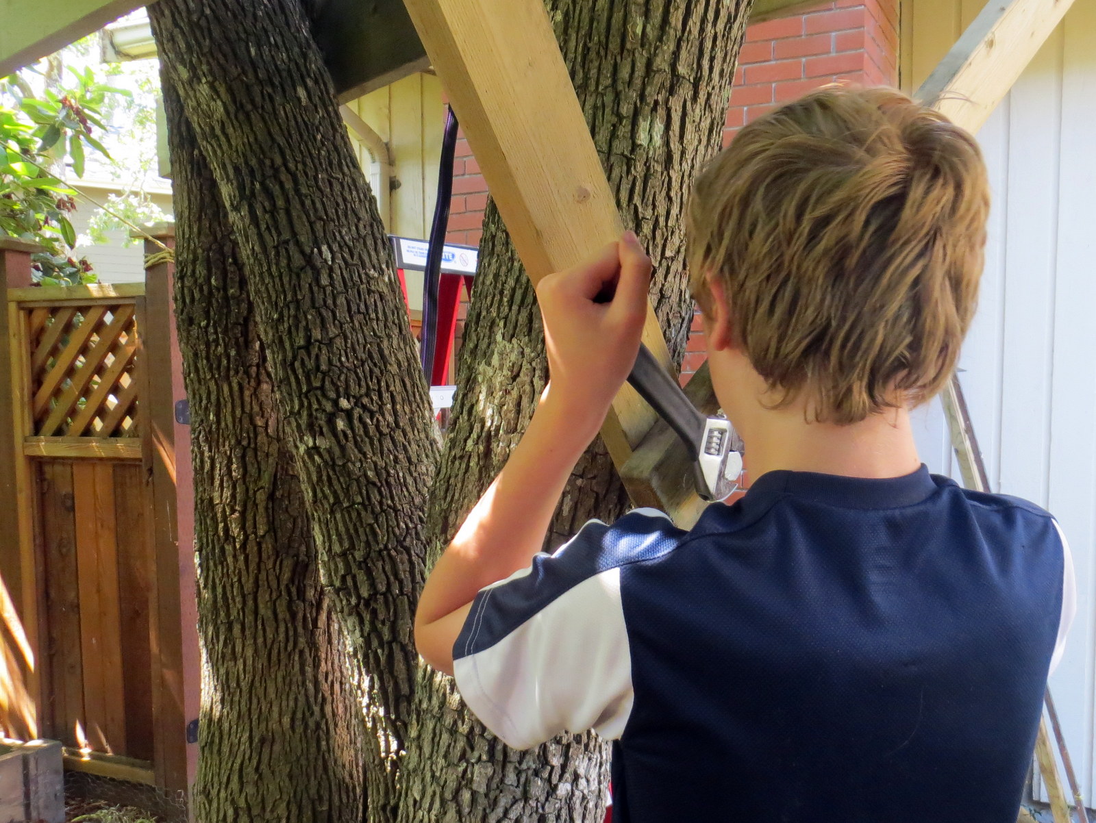 How to Build a Treehouse : 17 Steps (with Pictures) - Instructables