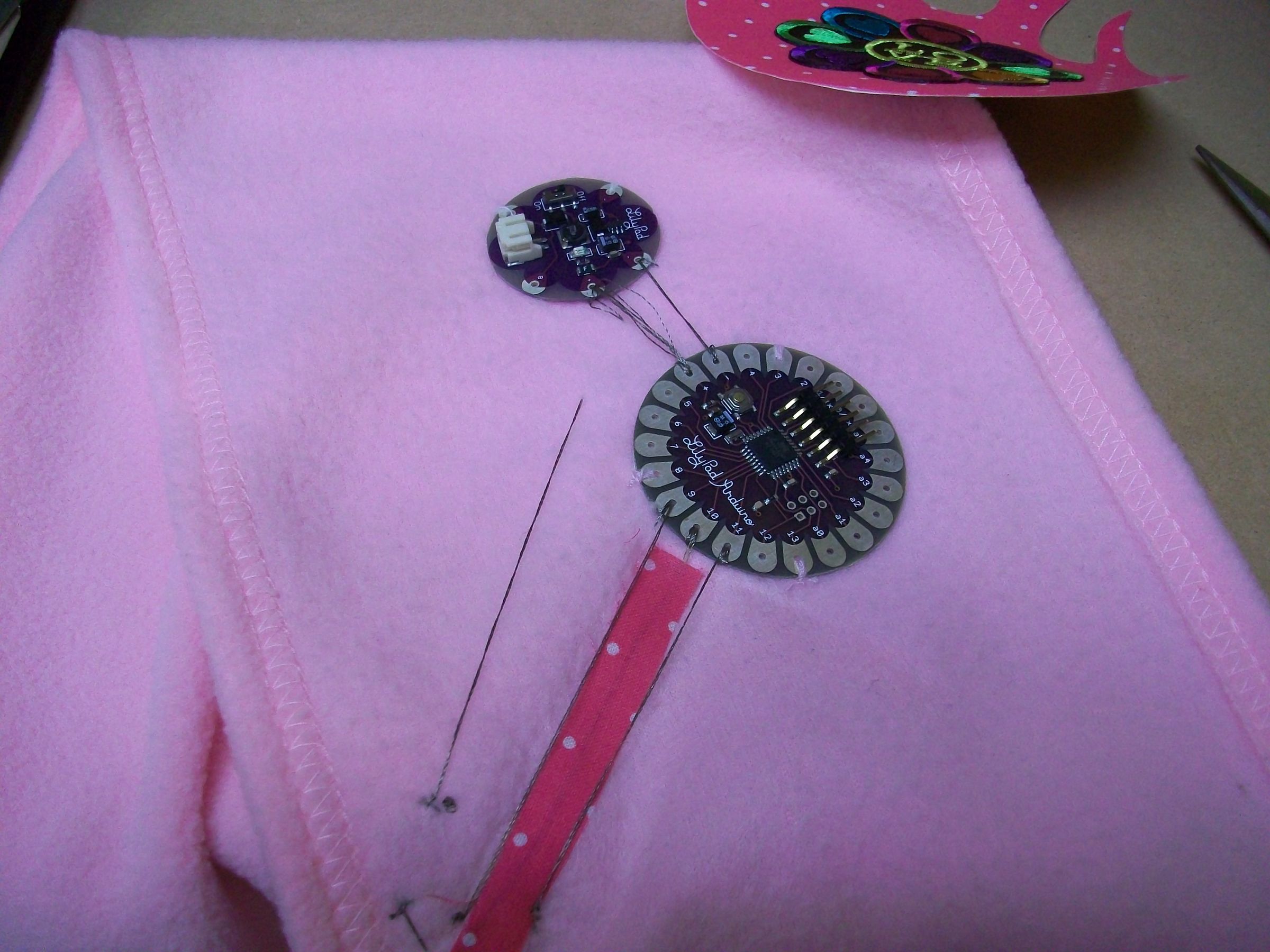Arduino Lilypad Interactive Passion Sensing Scarf : 7 Steps (with ...