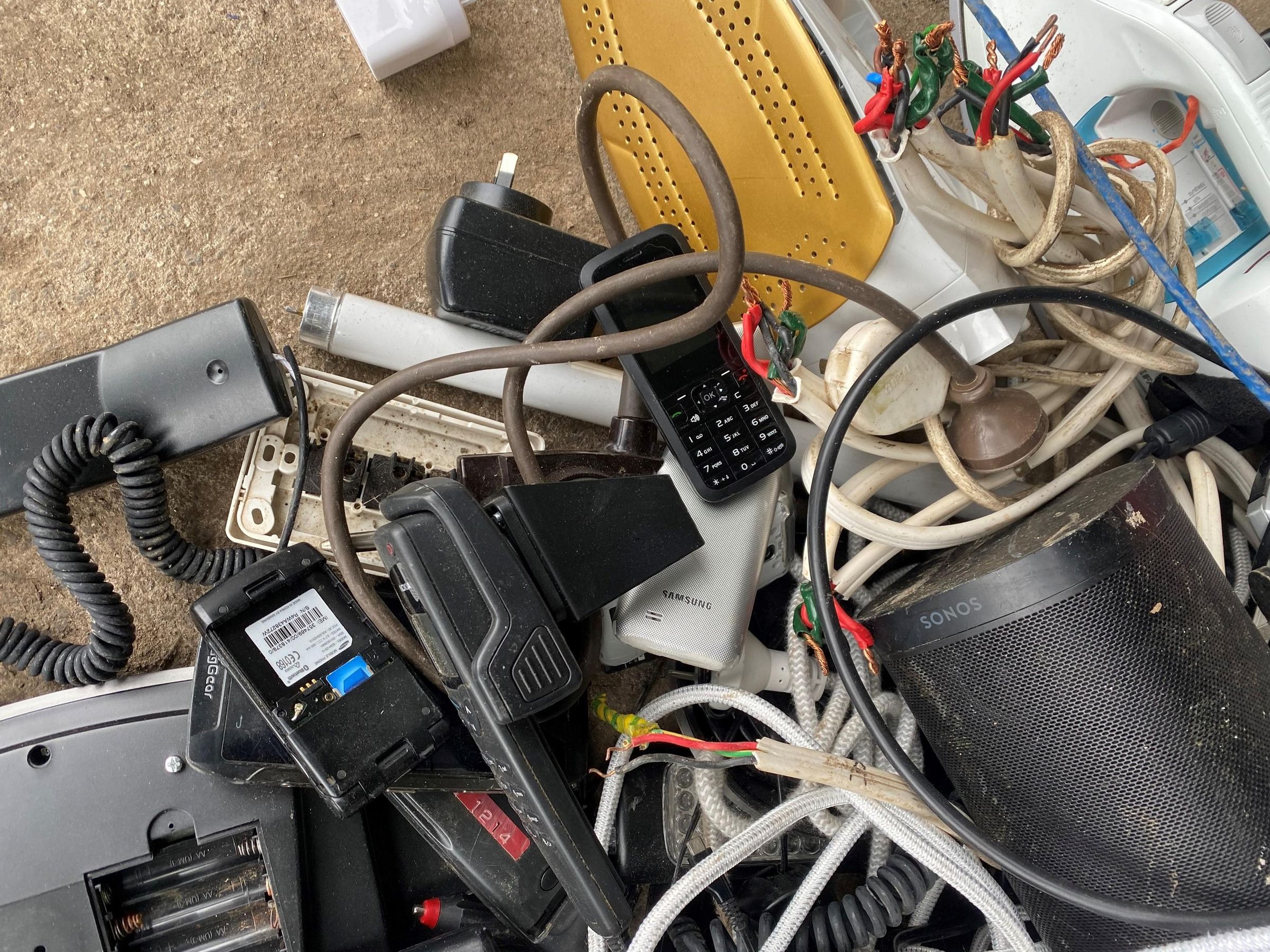 Use Old Mobile Batteries to Power Anything (Almost!) : 9 Steps (with ...