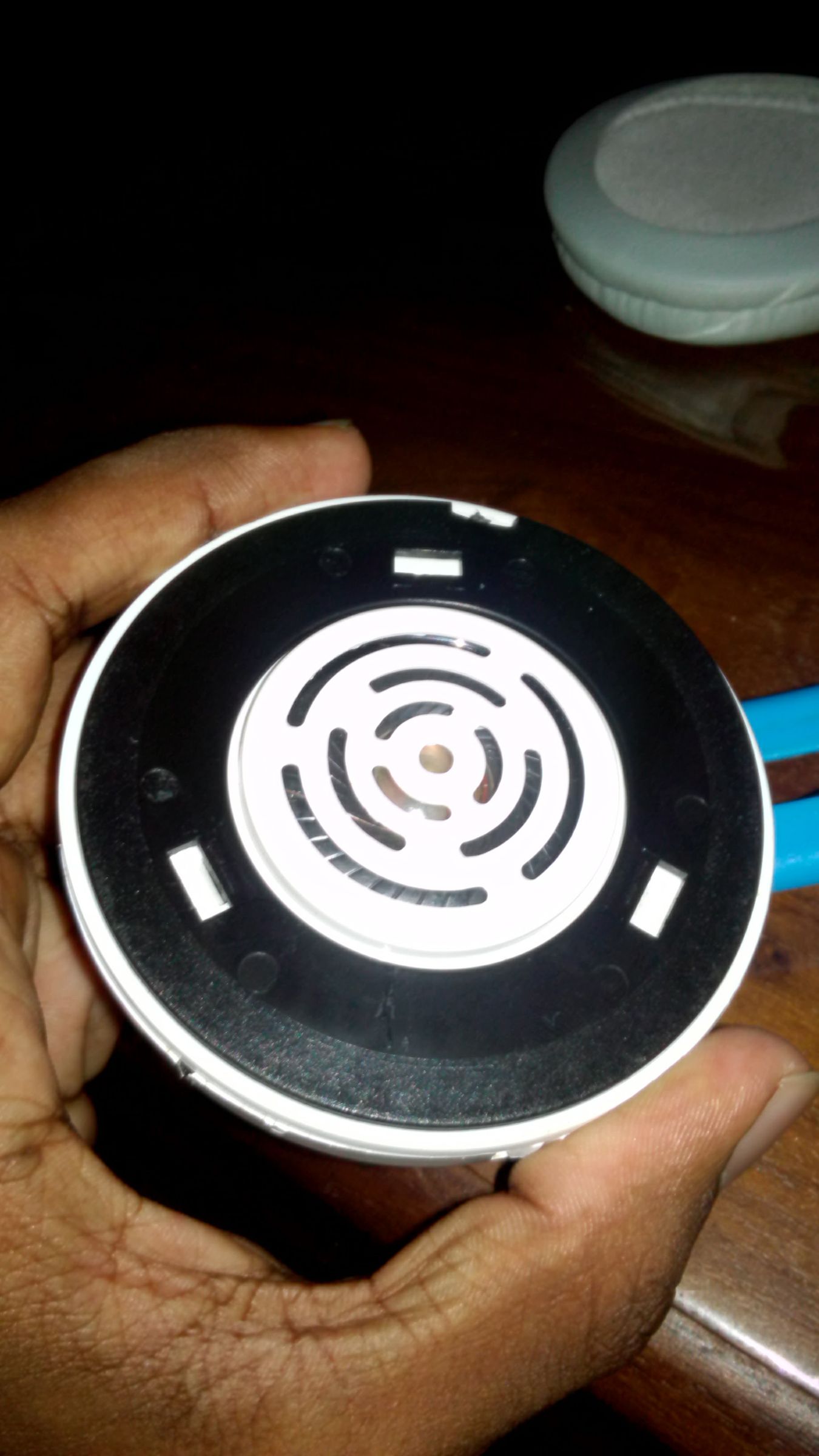 Audio Out Hack for Bluetooth Headphones : 4 Steps (with Pictures ...