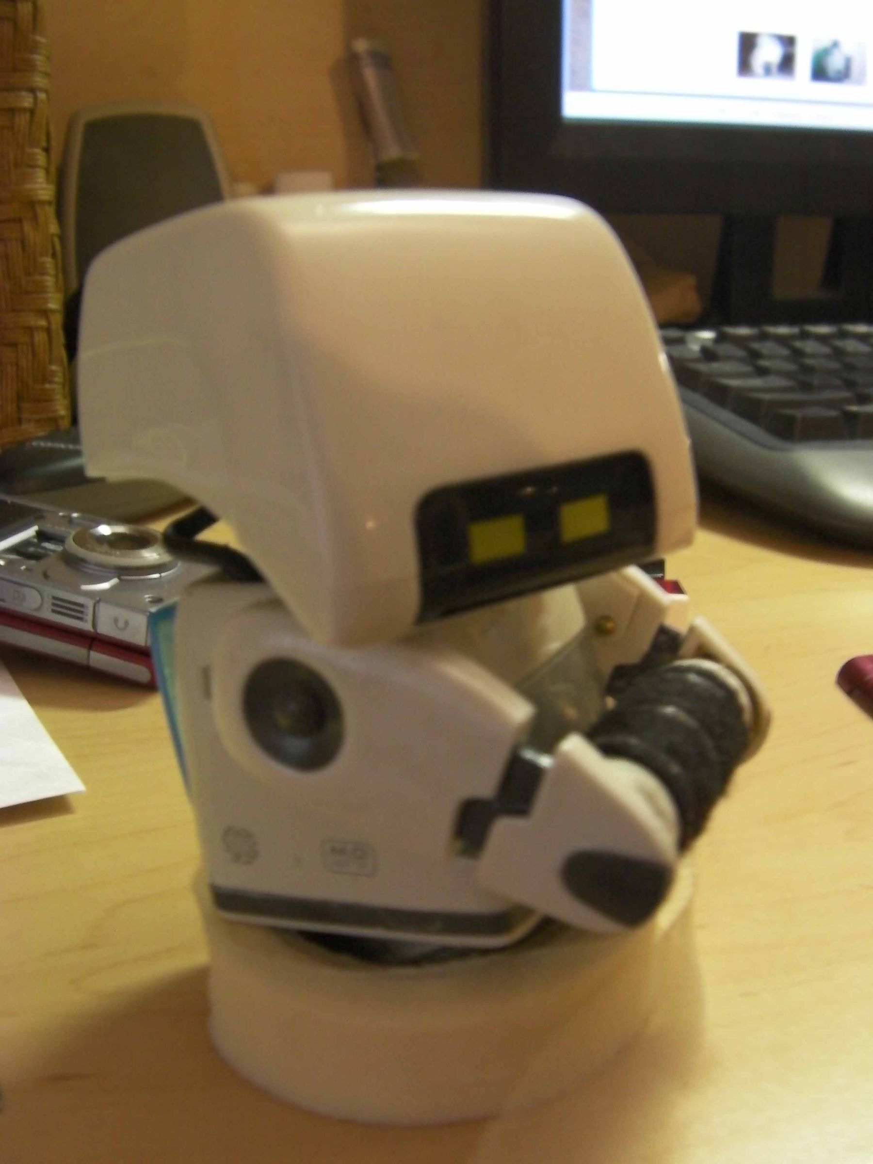 DIY PIXAR: M-O (Microbe Obliterator) Cleaner Bot : 10 Steps (with ...