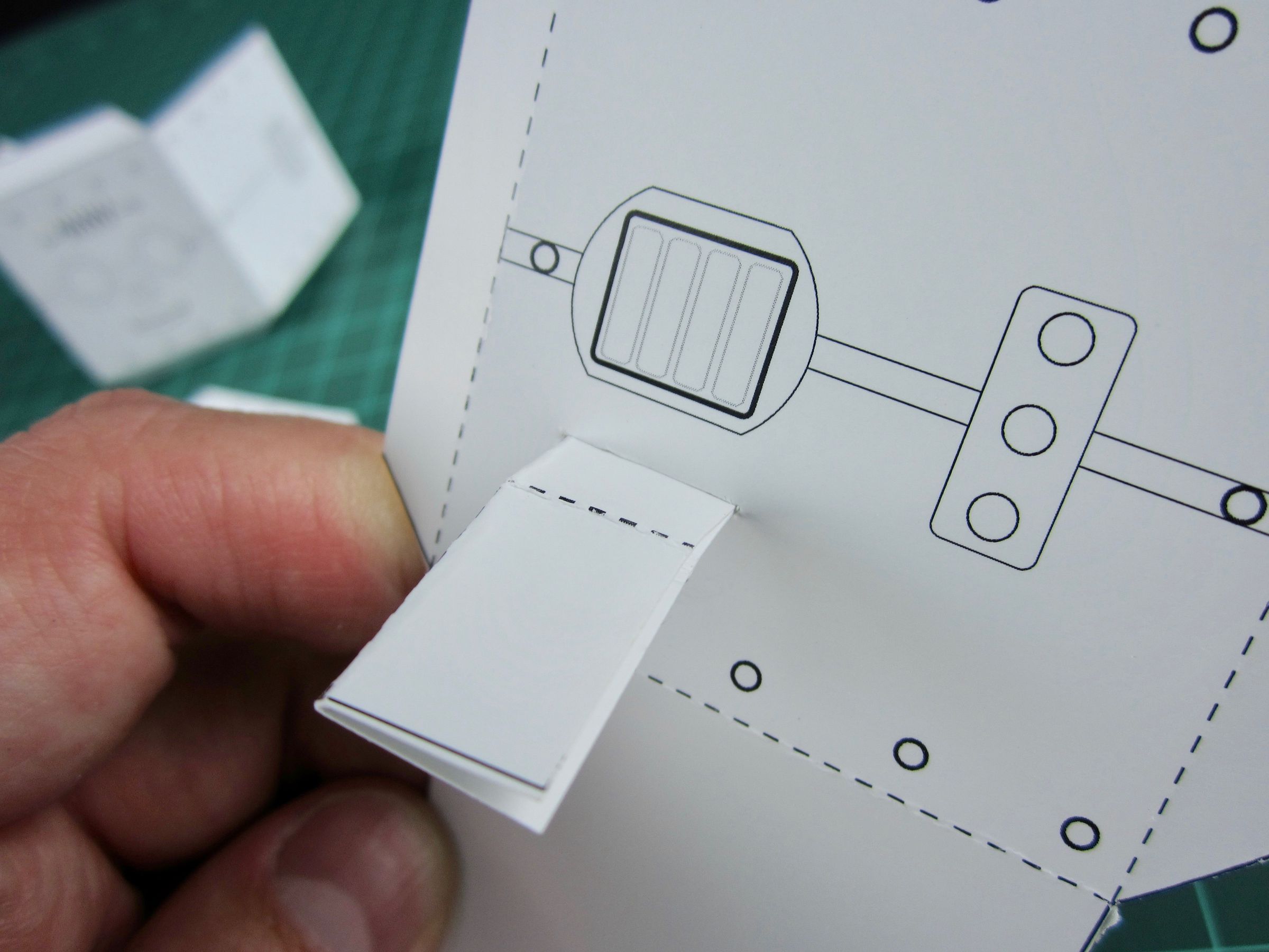 Move and Blink Paper Robot : 10 Steps (with Pictures) - Instructables