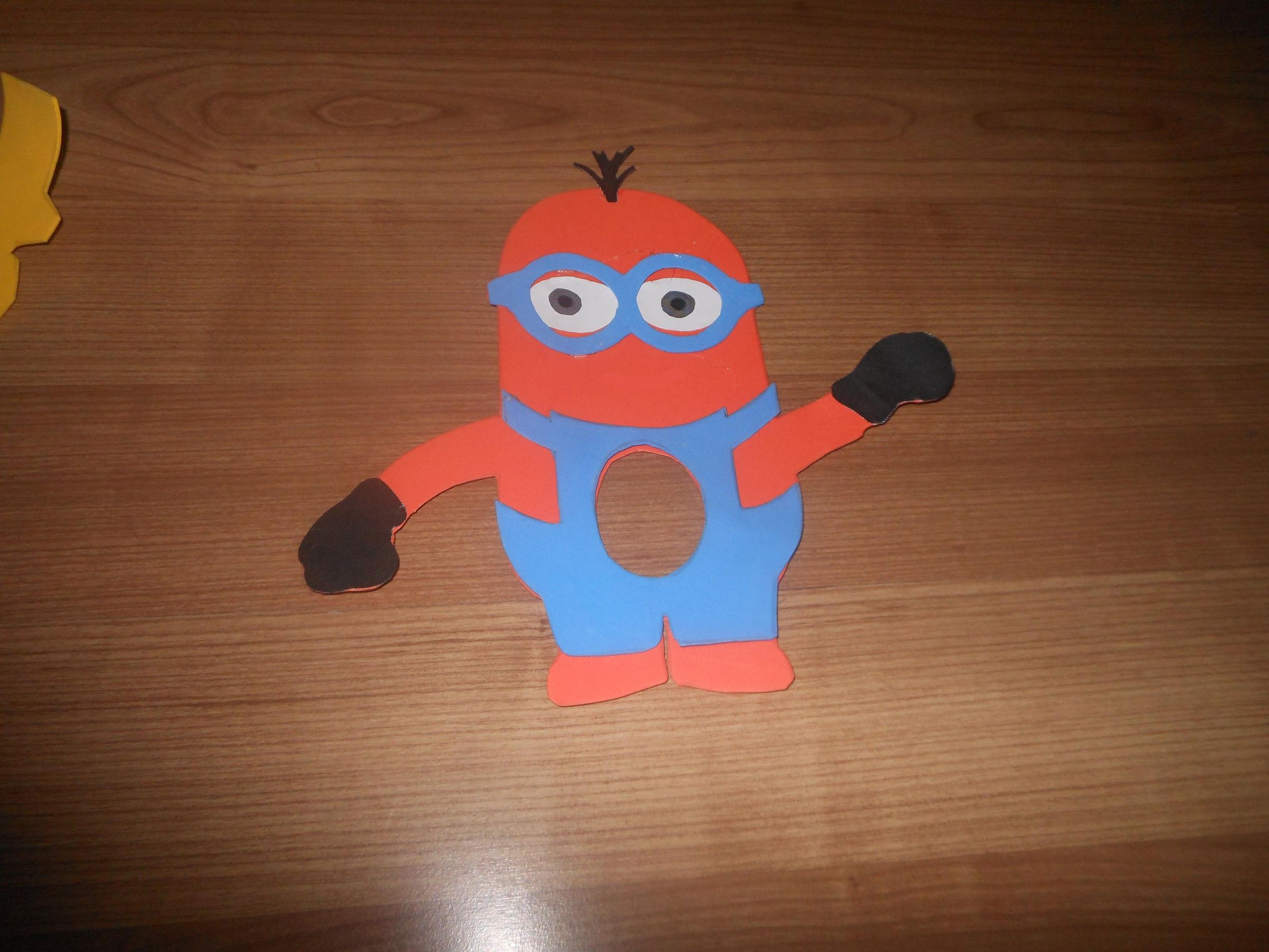 Miss La Sen Minion Lantern : 20 Steps - Instructables