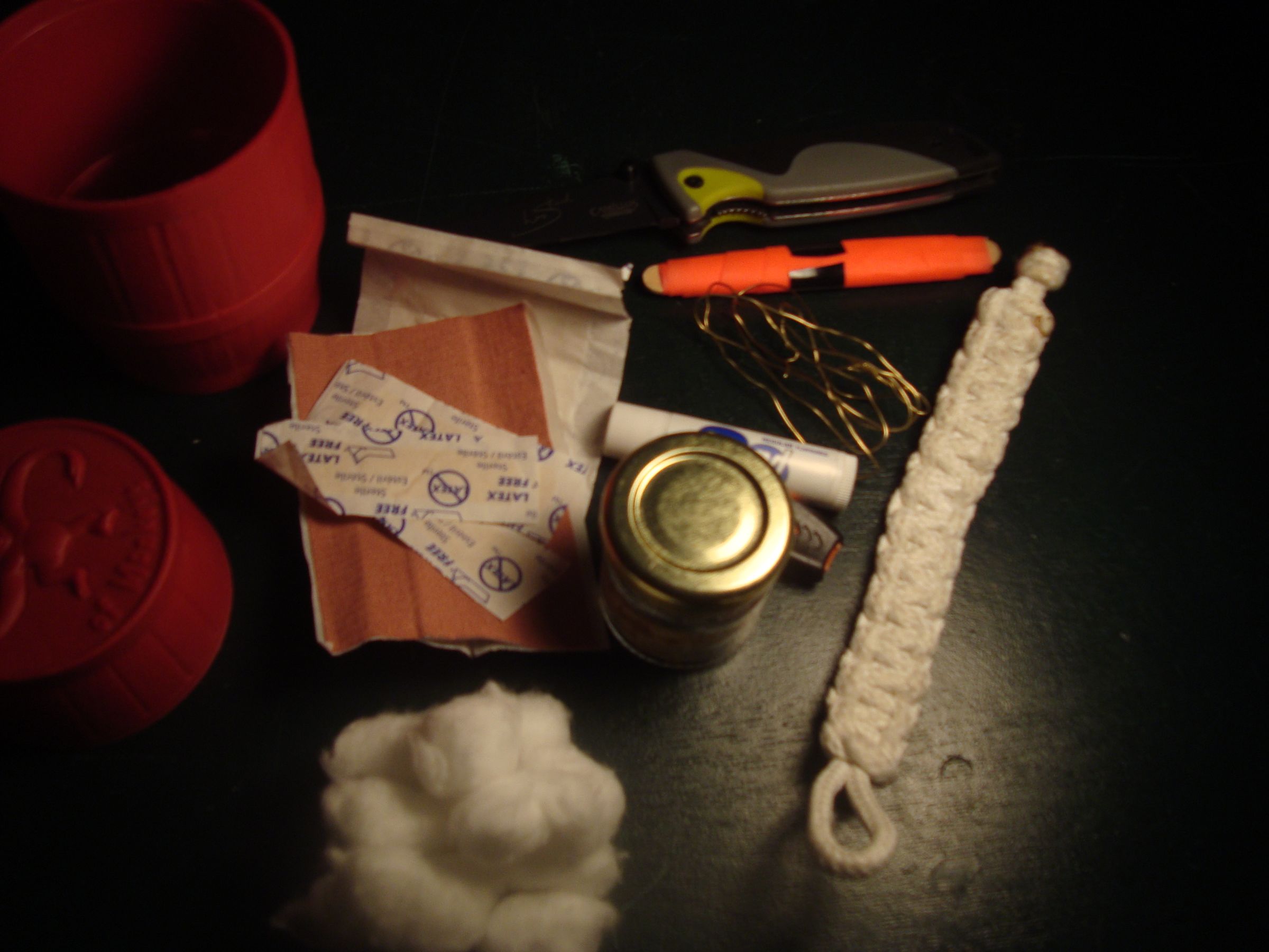 Compact Survival Kit : 3 Steps - Instructables