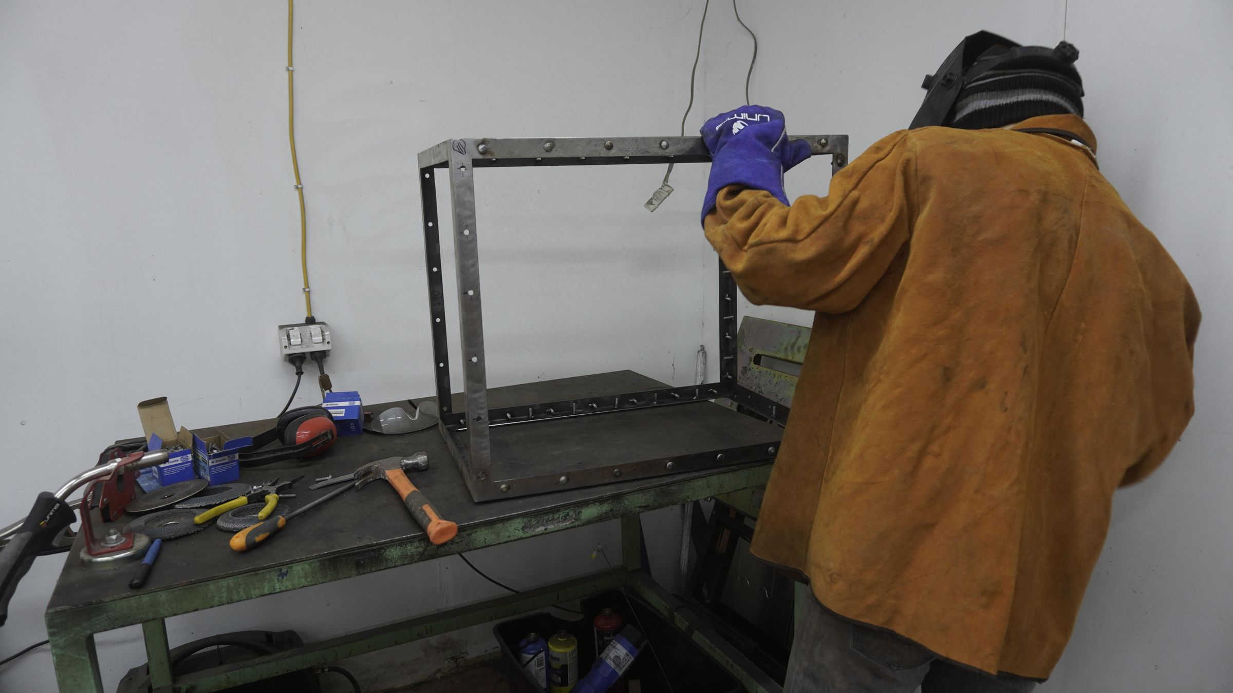 Industrial-style Metal and Timber Study Desk : 5 Steps (with Pictures ...