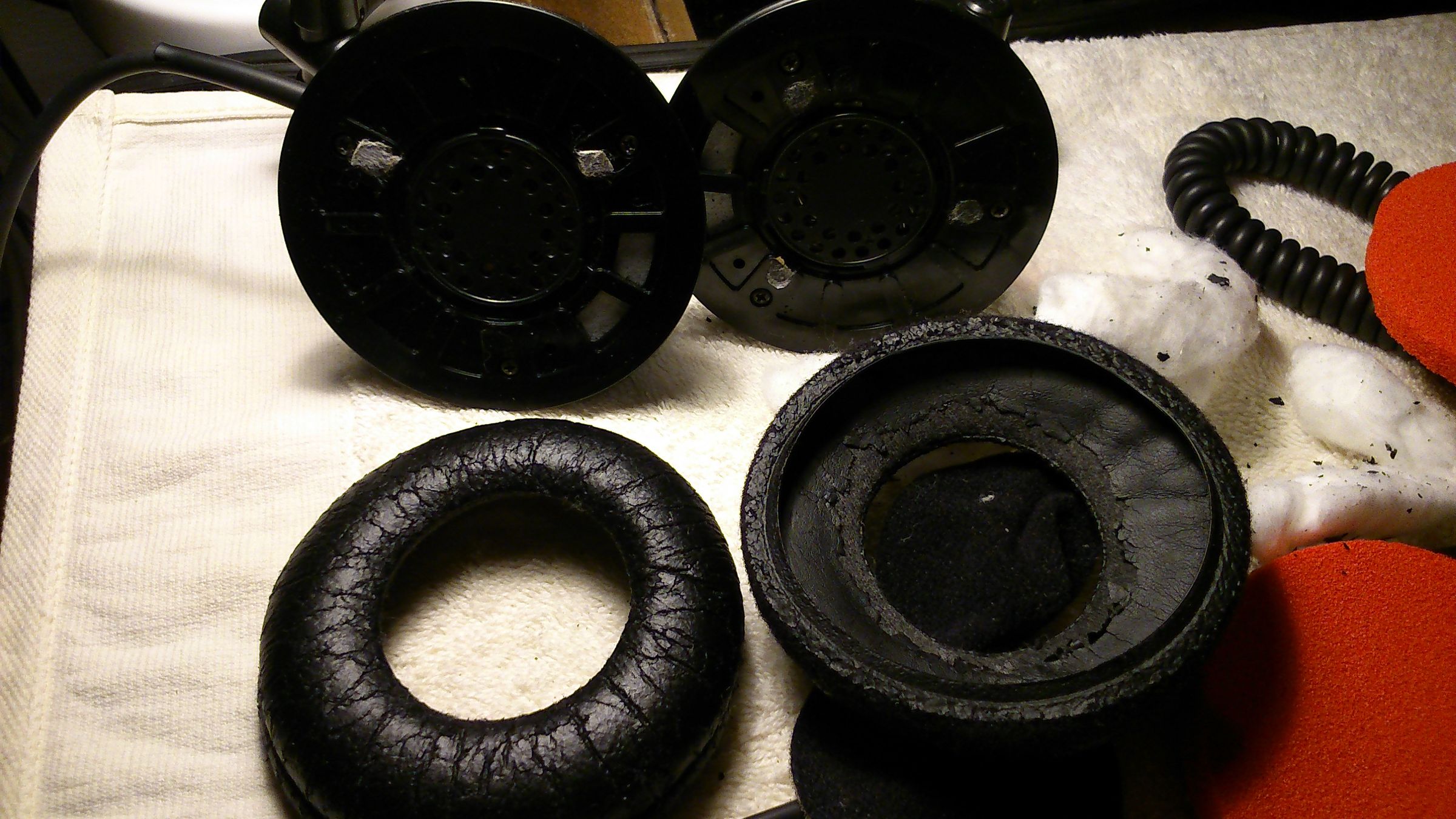 Headphone Ear Pads Renovation : 4 Steps - Instructables