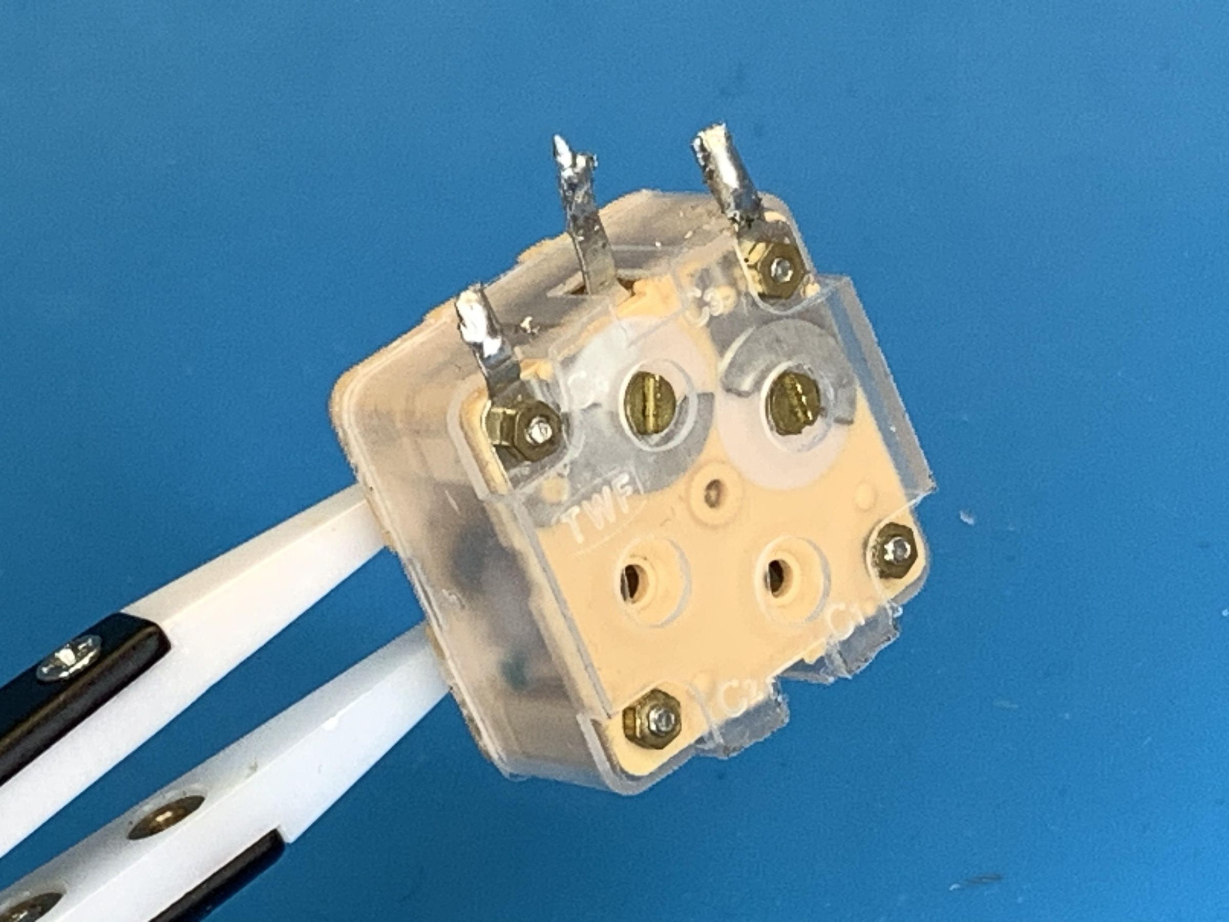 Make a Simple AM Radio : 4 Steps - Instructables