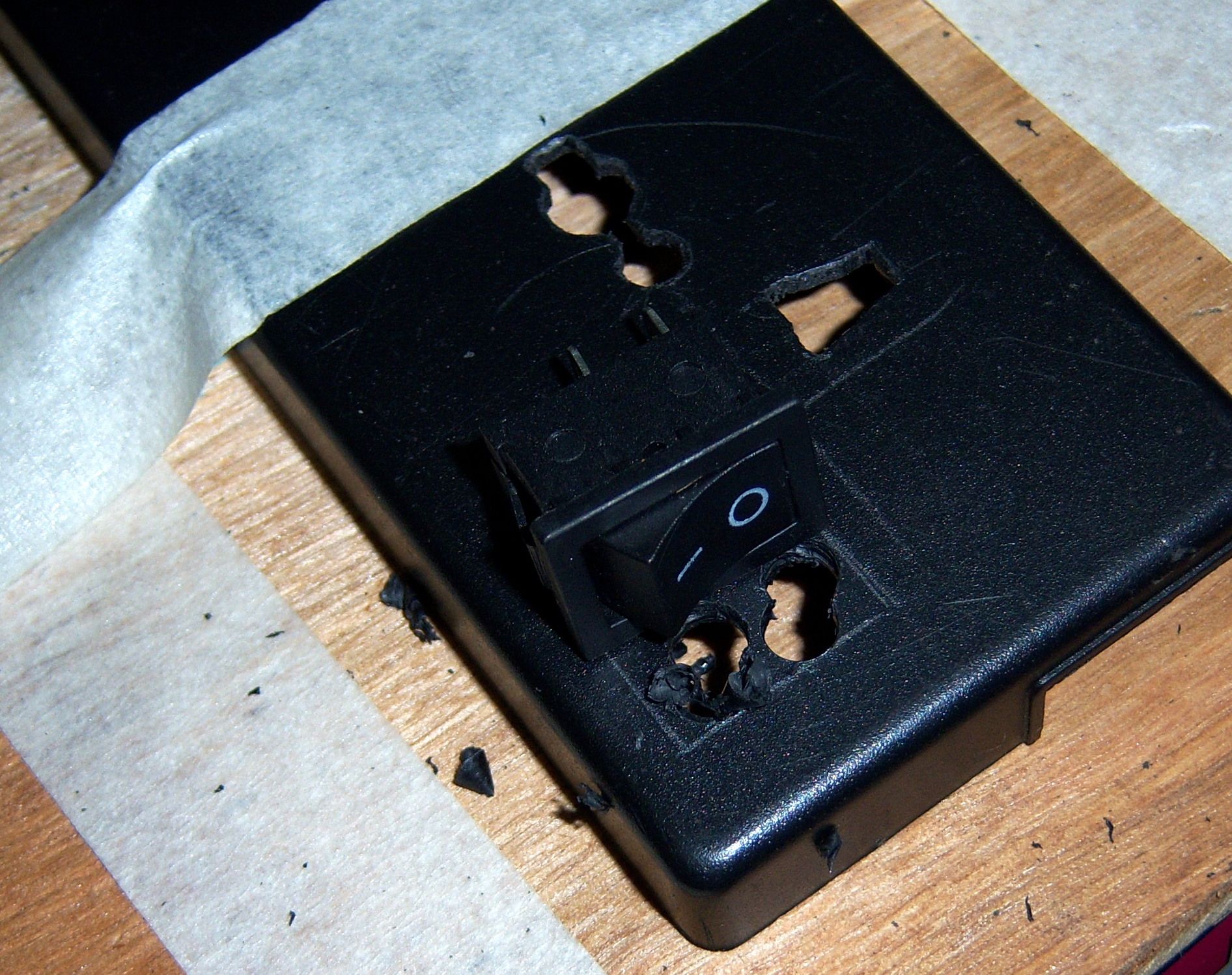 In-line Laptop Surge Protector With an Outlet : 6 Steps (with Pictures ...