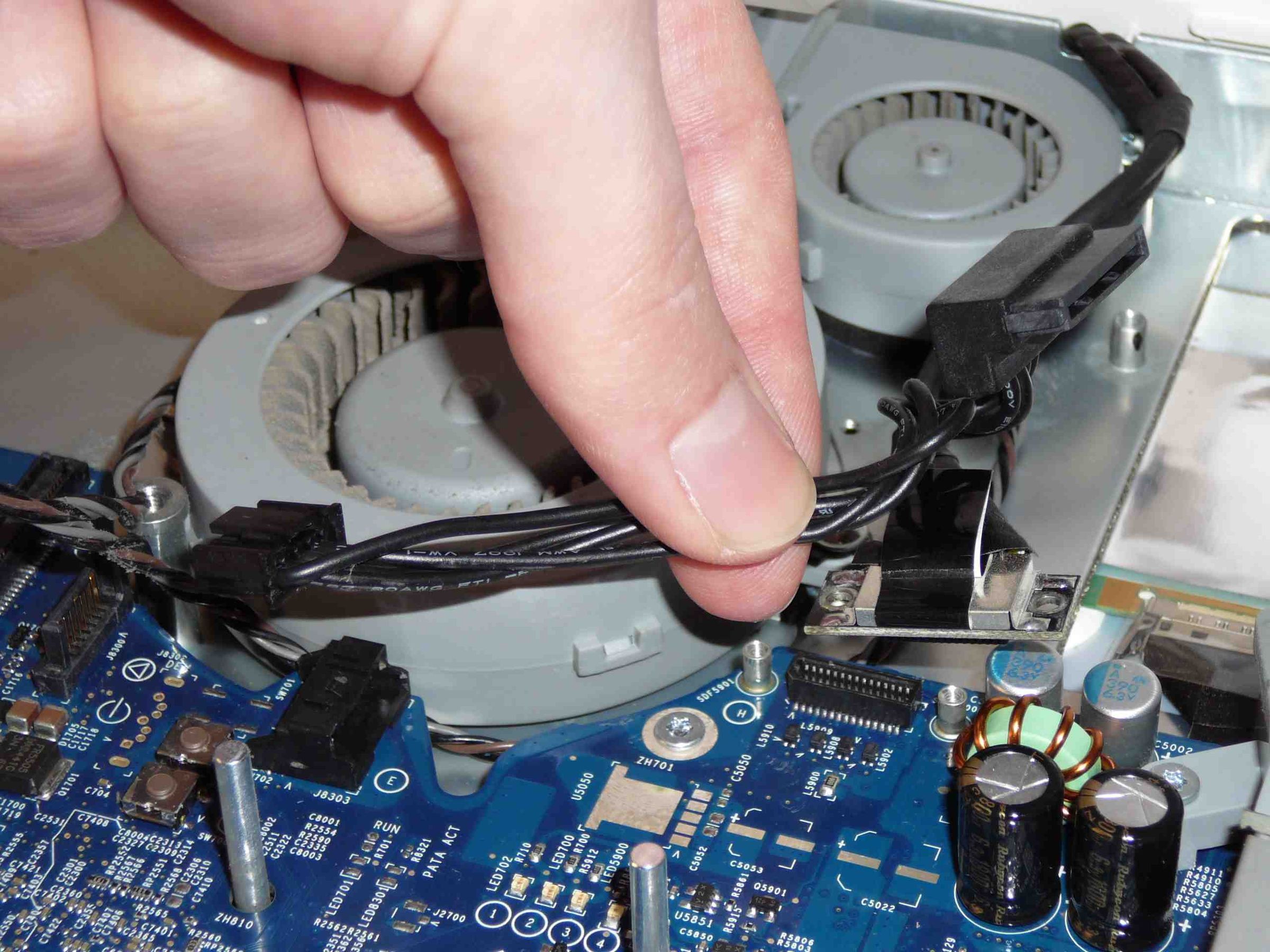 Imac G5 DIY Capacitors Repair : 9 Steps (with Pictures) - Instructables