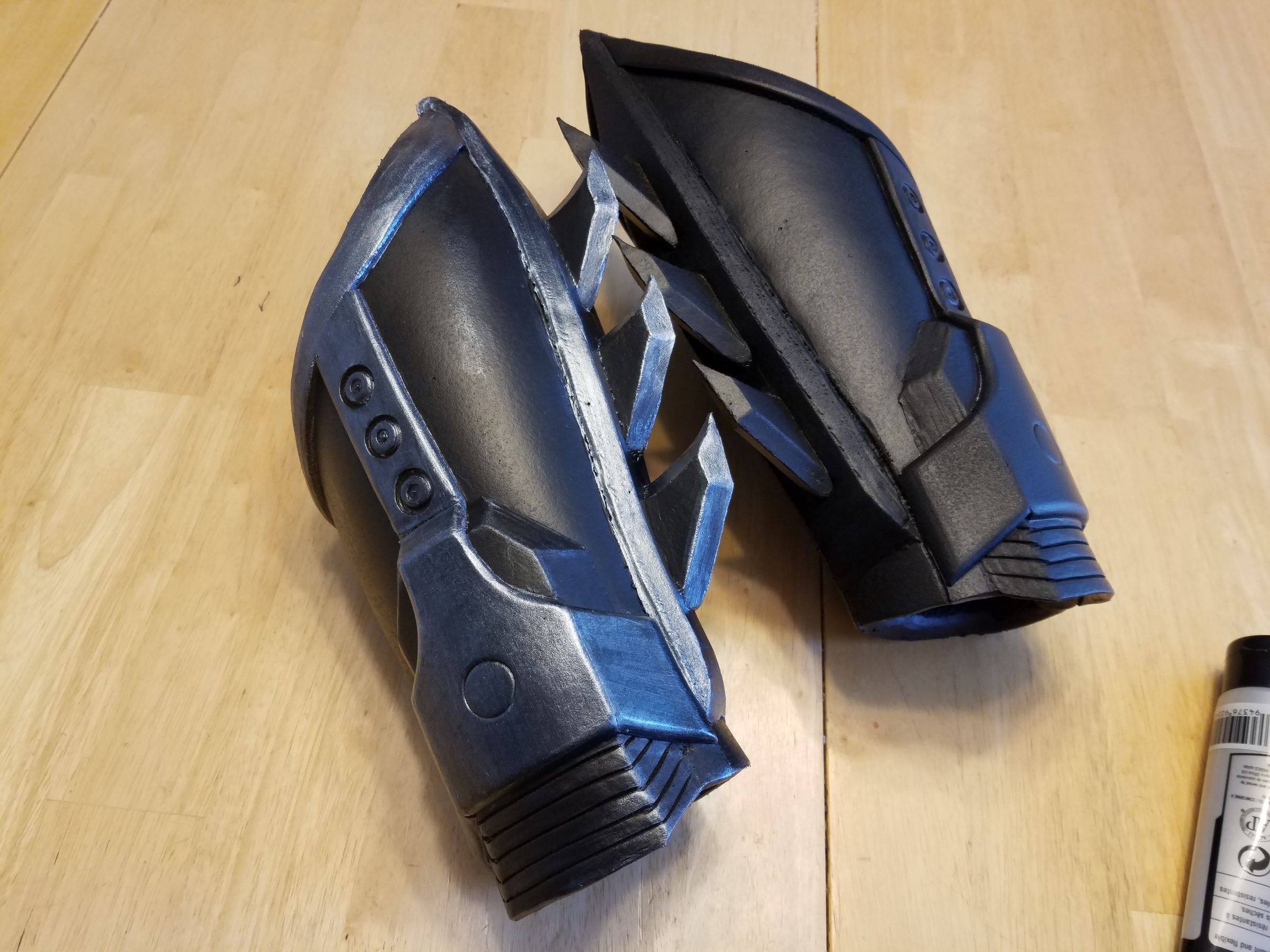Batman Gauntlets : 7 Steps (with Pictures) - Instructables