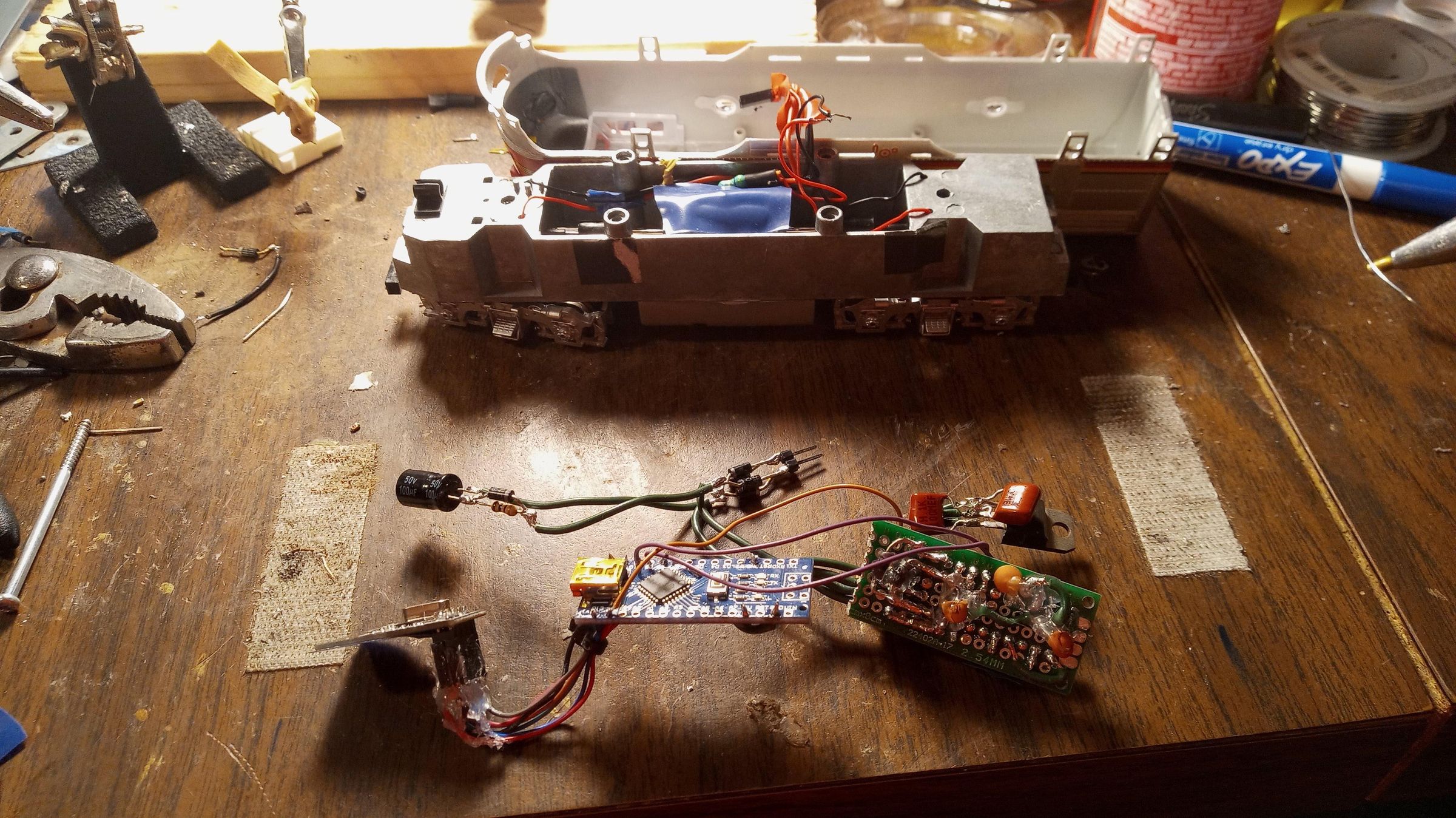 "DCC Like" Model Train RF Control : 4 Steps - Instructables