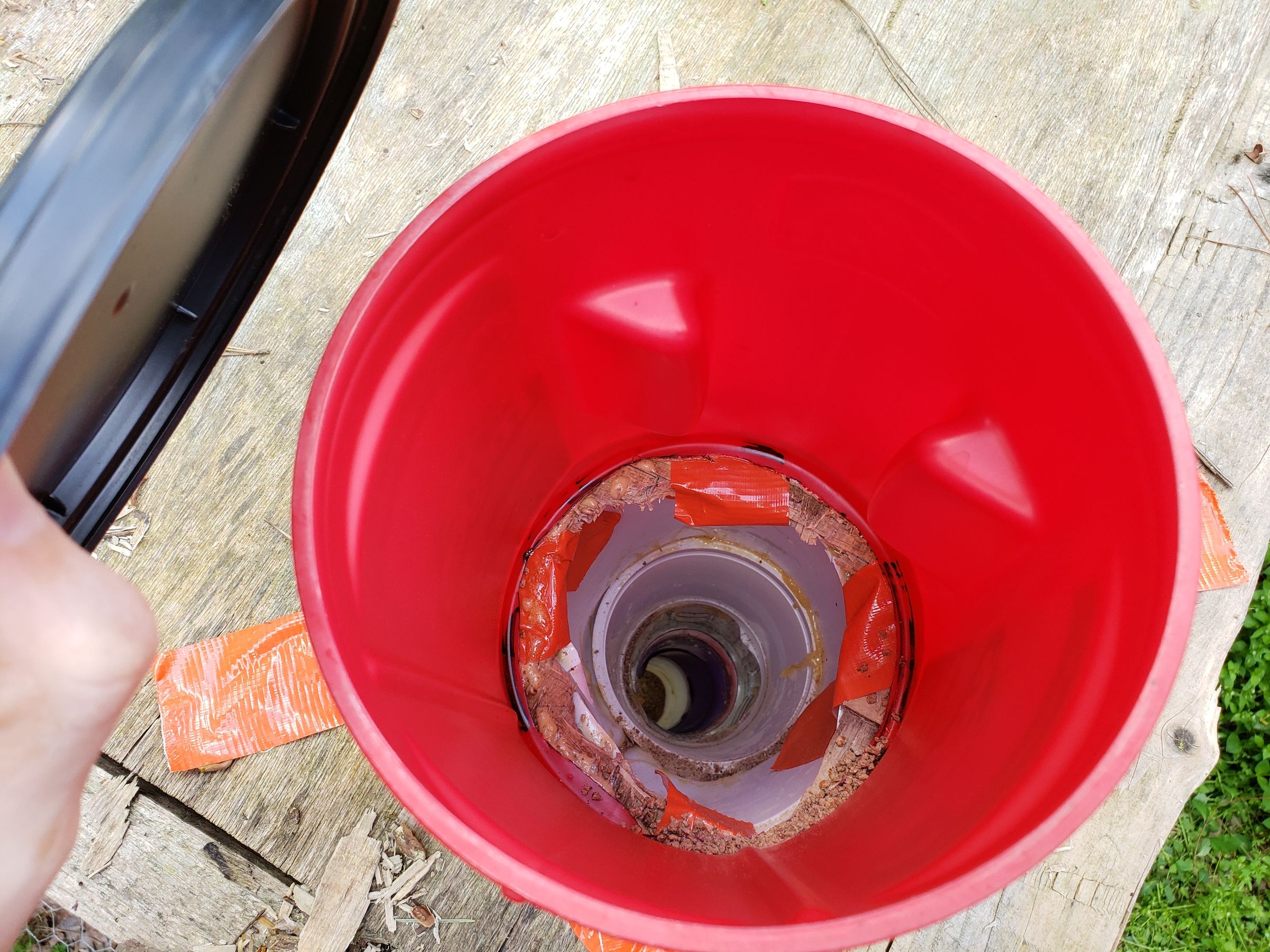 Easy Free Feeder Made From Trash : 7 Steps - Instructables