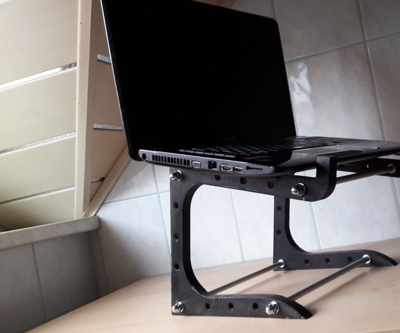 Awesome Laptop Stand : 3 Steps (with Pictures) - Instructables