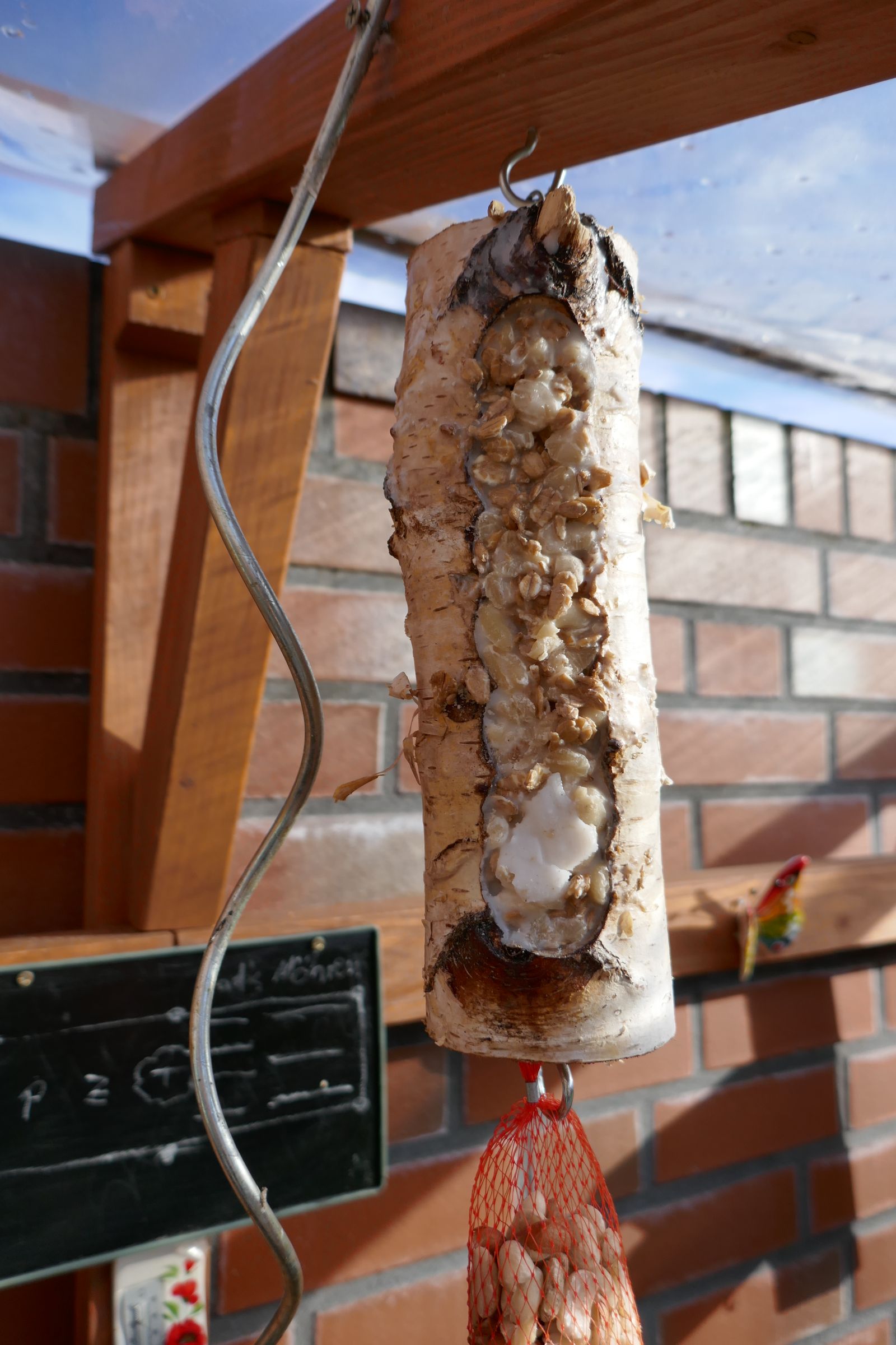 Birch Log Bird Feeder : 4 Steps (with Pictures) - Instructables