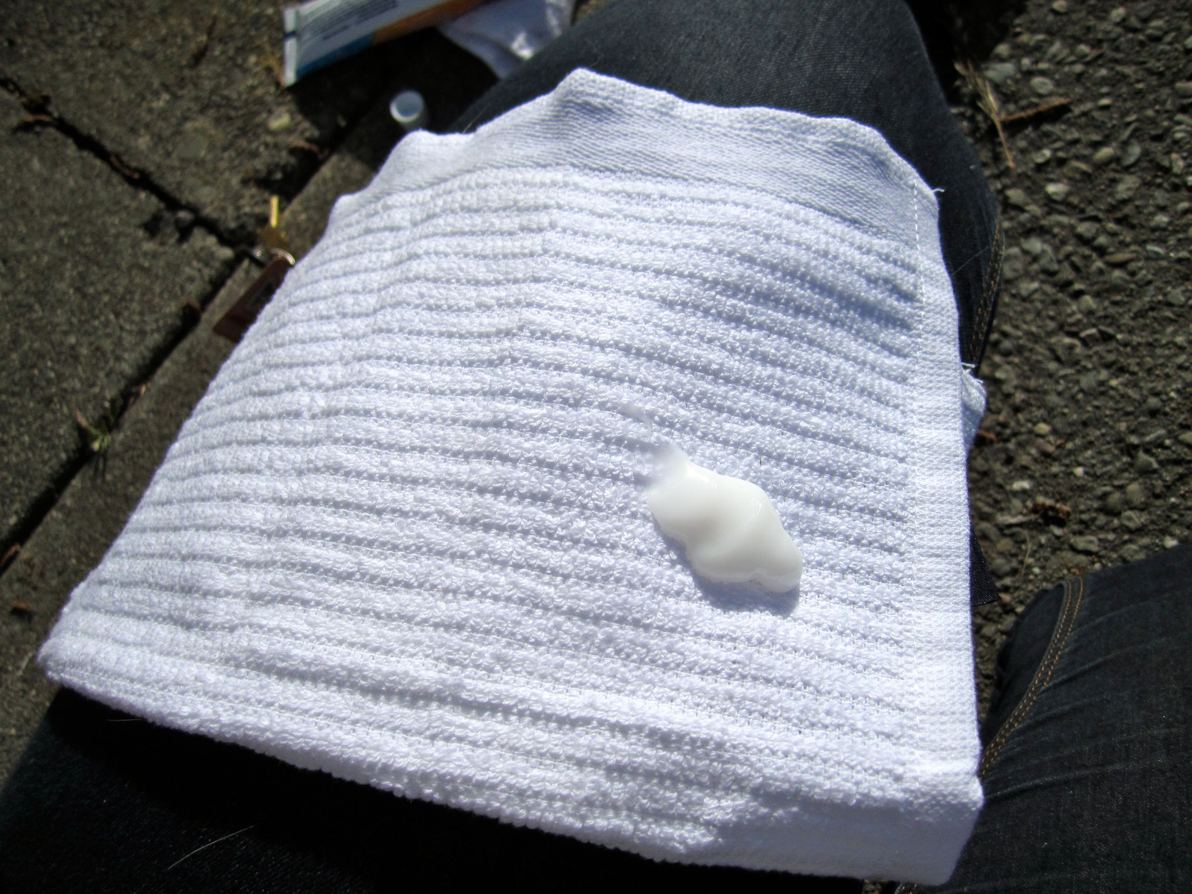 Clean Your Headlights With Toothpaste : 4 Steps (with Pictures ...