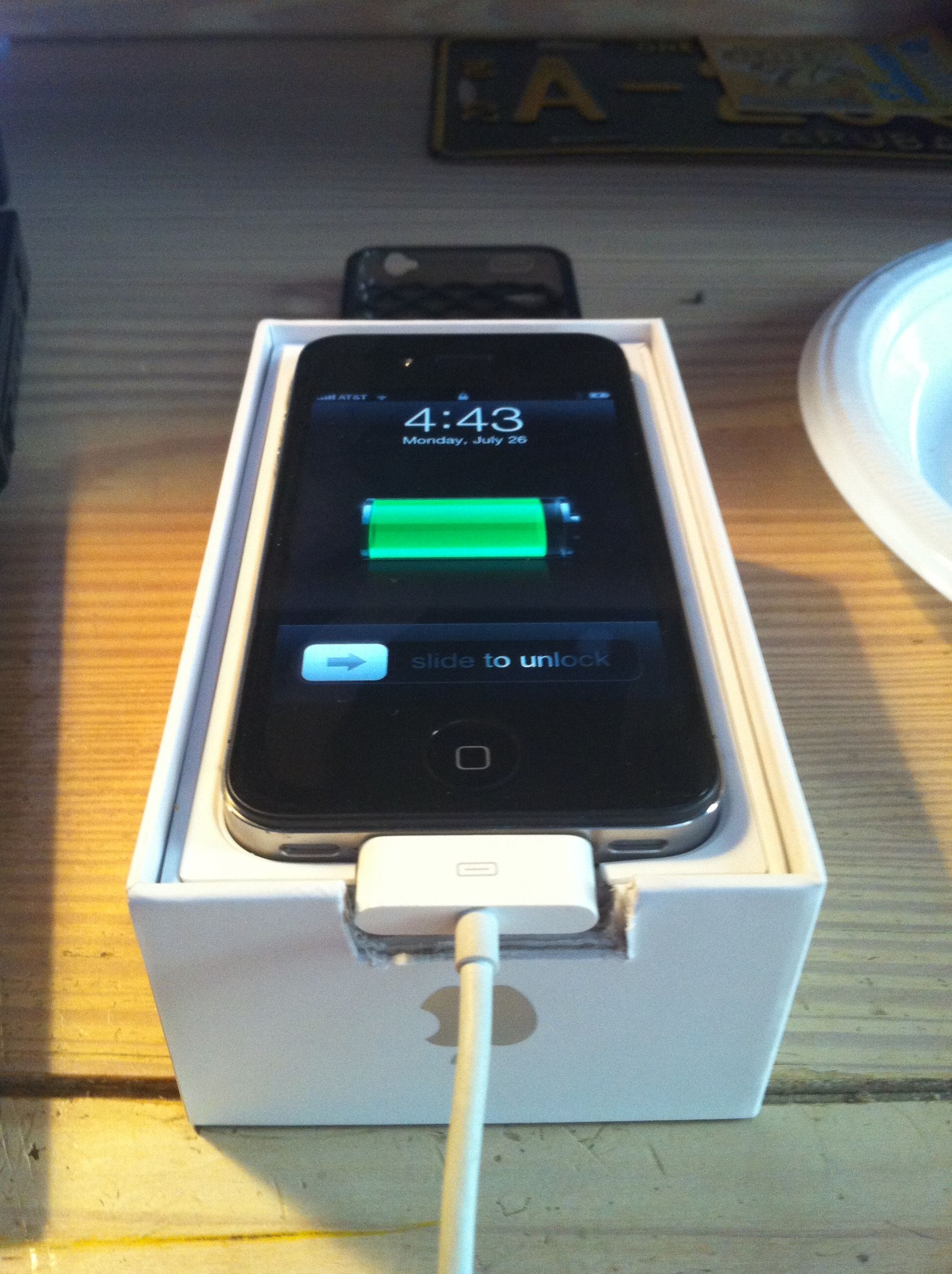 Free! IPhone 4 Charging Dock/ Case : 3 Steps - Instructables