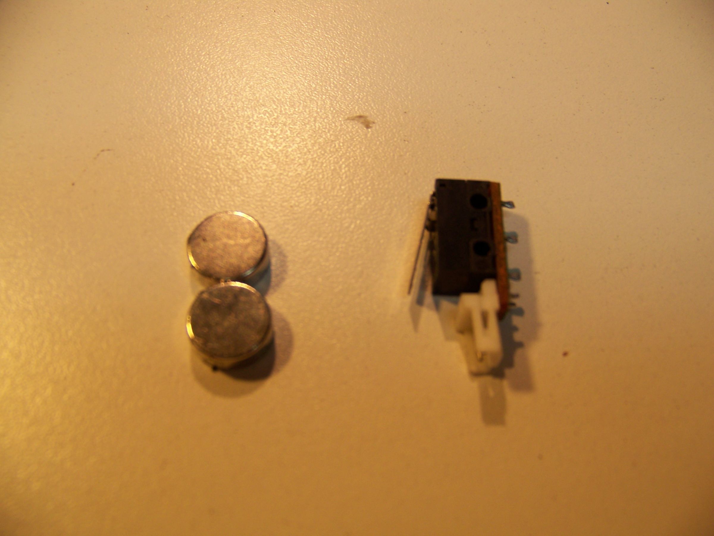 Magnetic Locker Lights! : 9 Steps (with Pictures) - Instructables