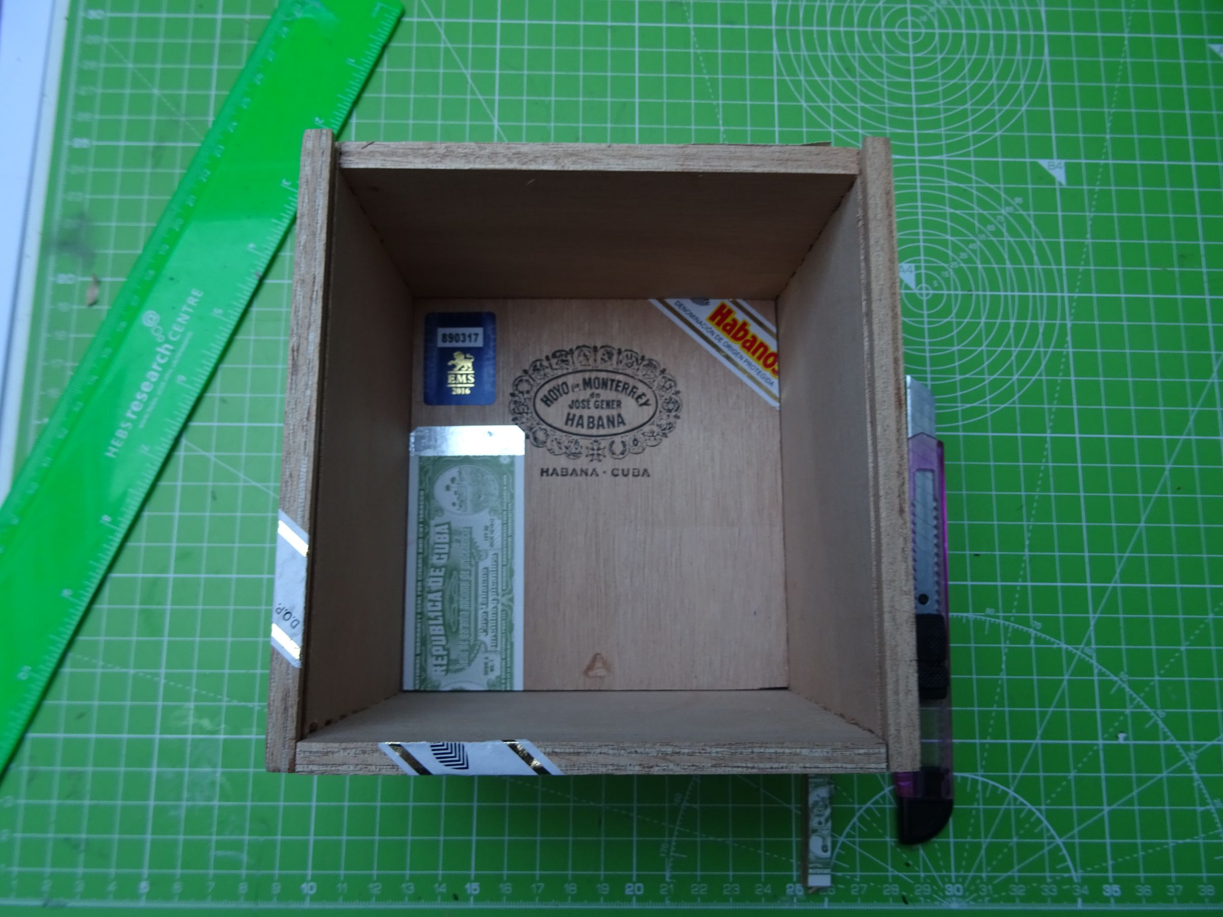 Cigar Box Keepsake Frame : 5 Steps (with Pictures) - Instructables