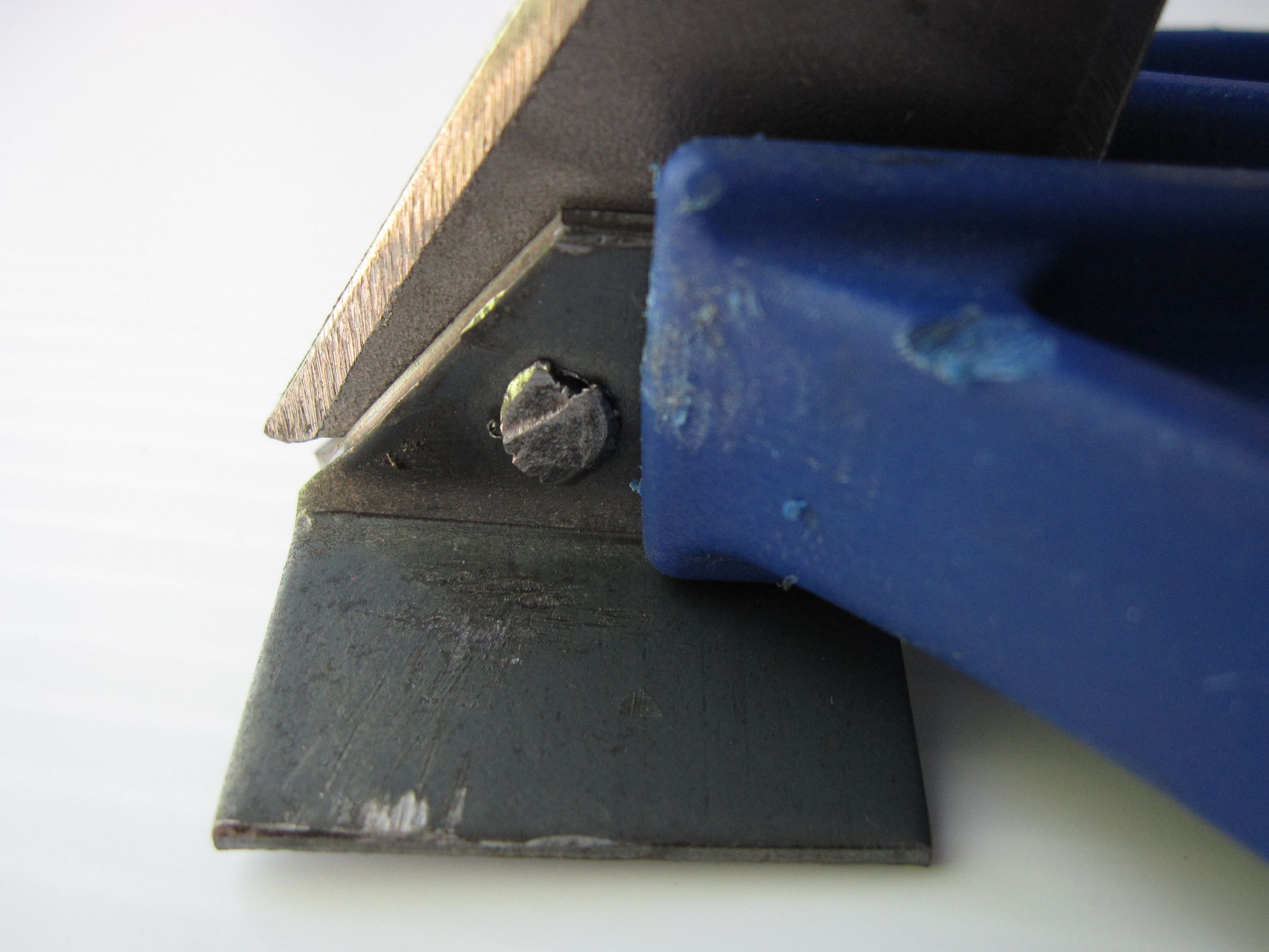 Batman's Bladed Vambraces : 10 Steps - Instructables