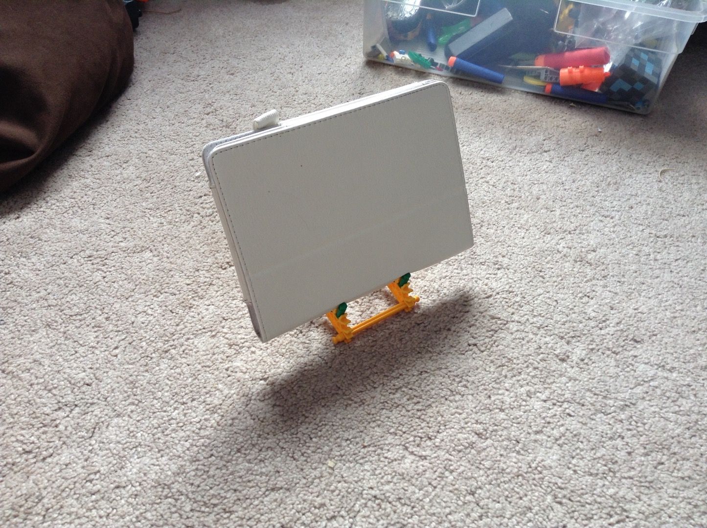 K'NEX IPhone/IPad/IPod Stand V.2 : 3 Steps - Instructables