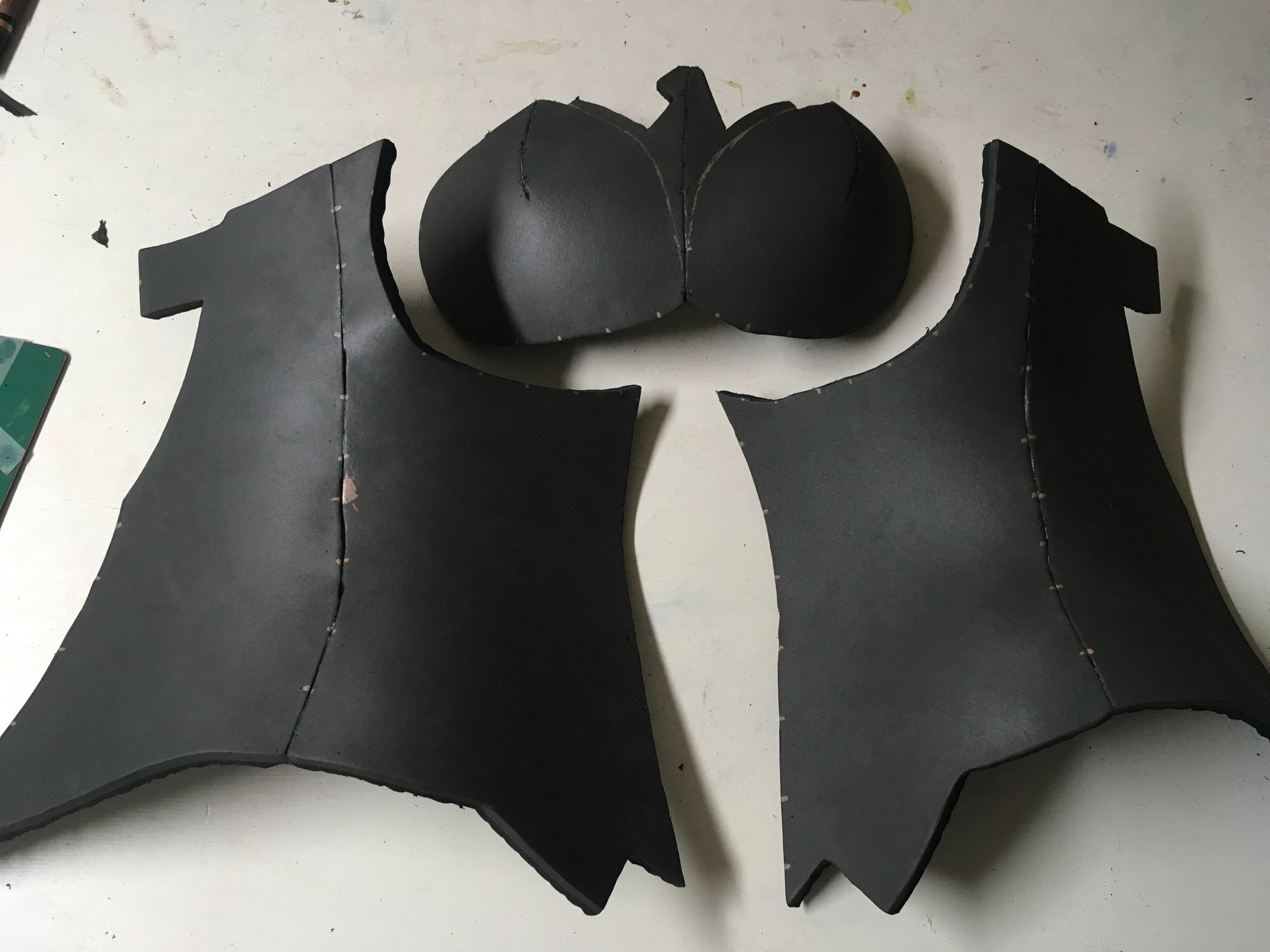 Wonder Woman Cosplay: Body Armour and Gladiator Skirt : 11 Steps (with ...