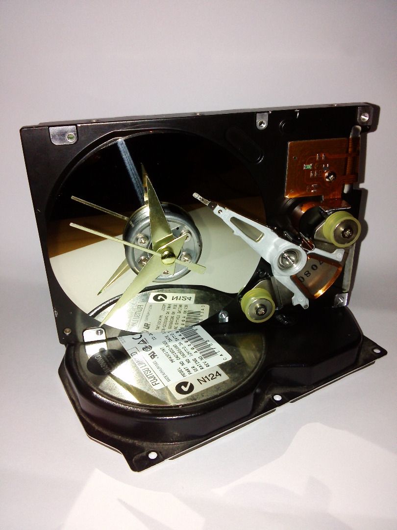 Recycled Hard Drive Desk Clock : 8 Steps (with Pictures) - Instructables