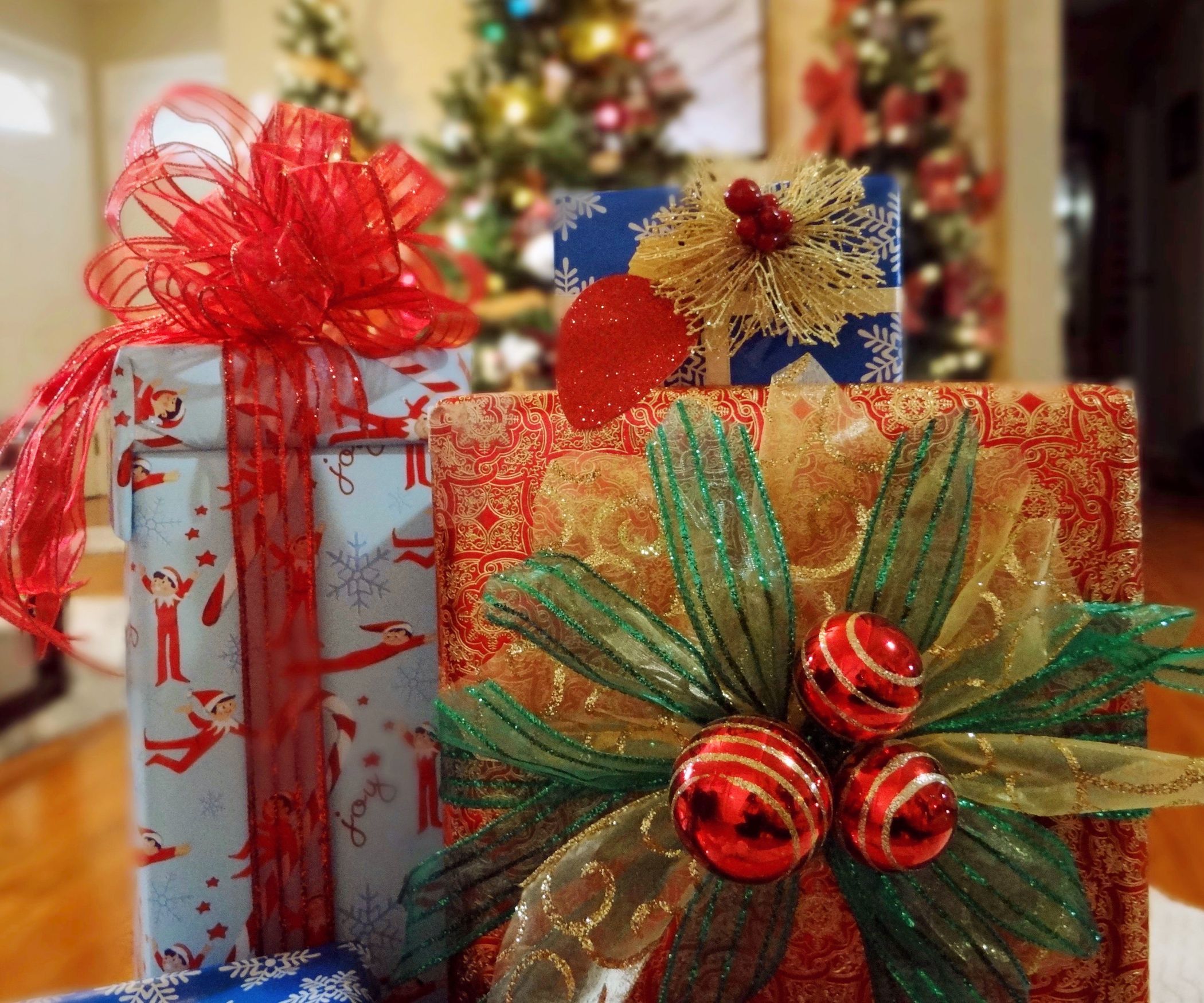 Holiday Decorative Gift Bows : 5 Steps - Instructables